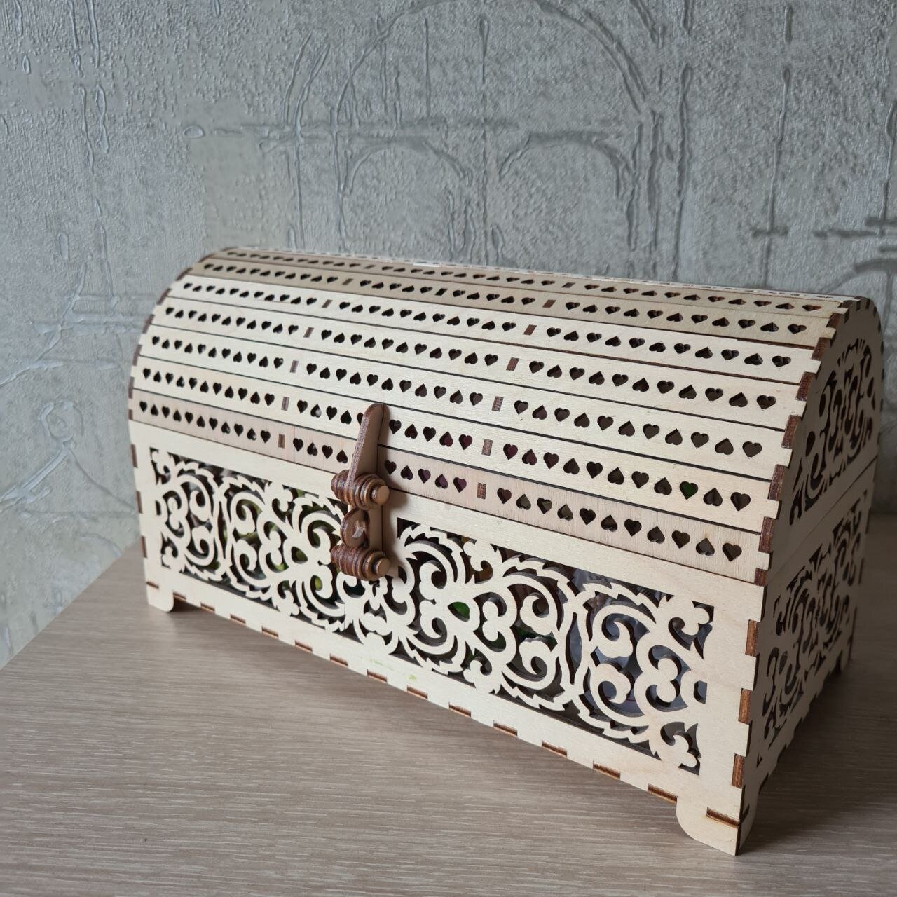 Сундук резной; шкатулка резная деревянная