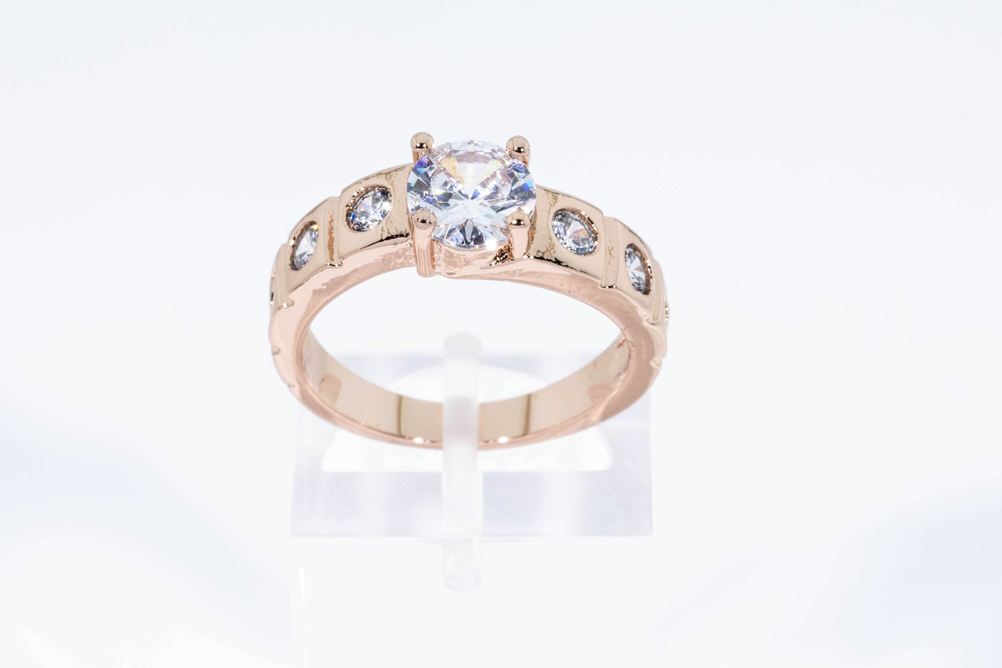 Кольцо, фианит, искусственный камень