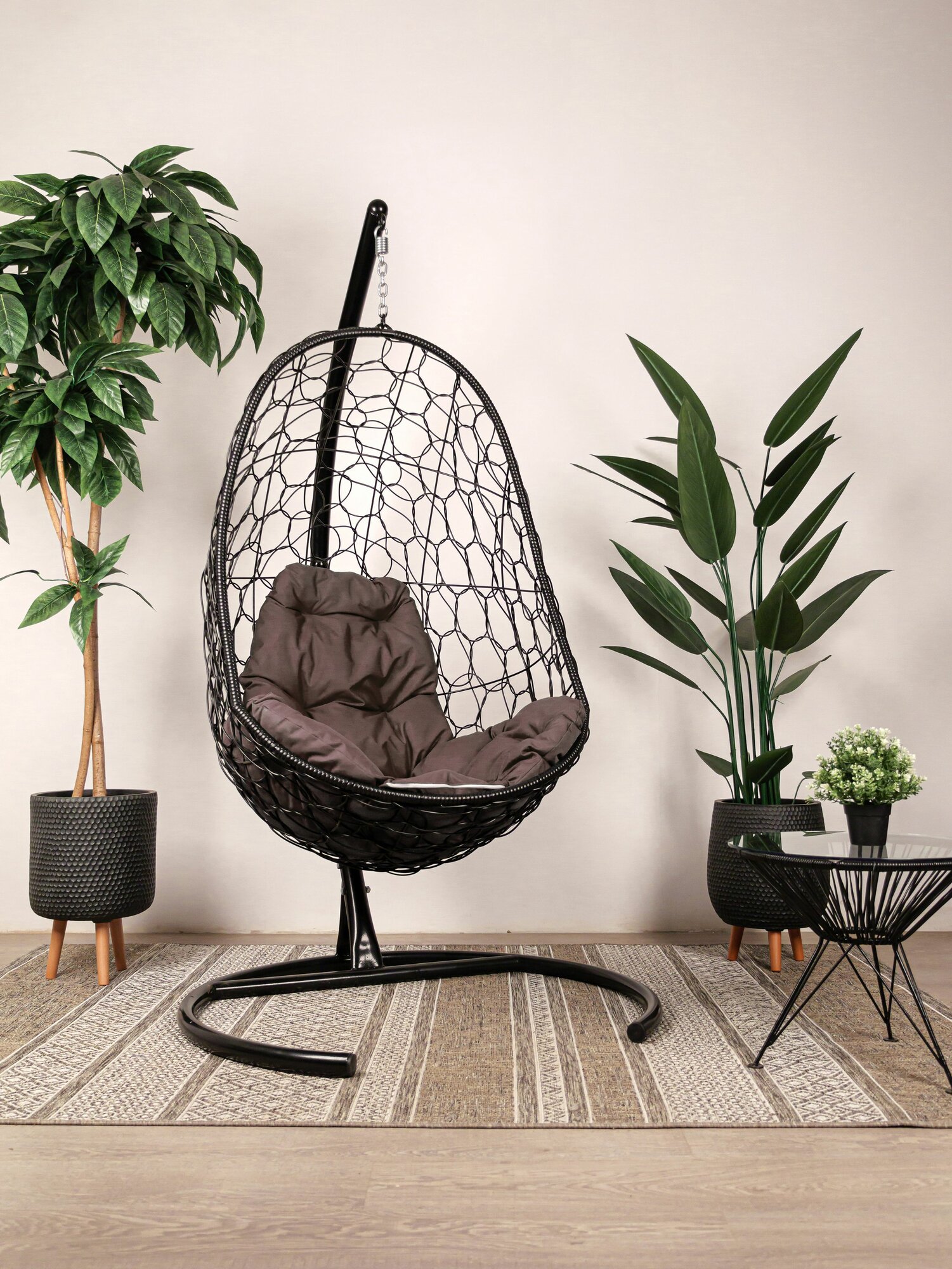 Подвесное кресло овал, с ротангом чёрное, коричневая подушка