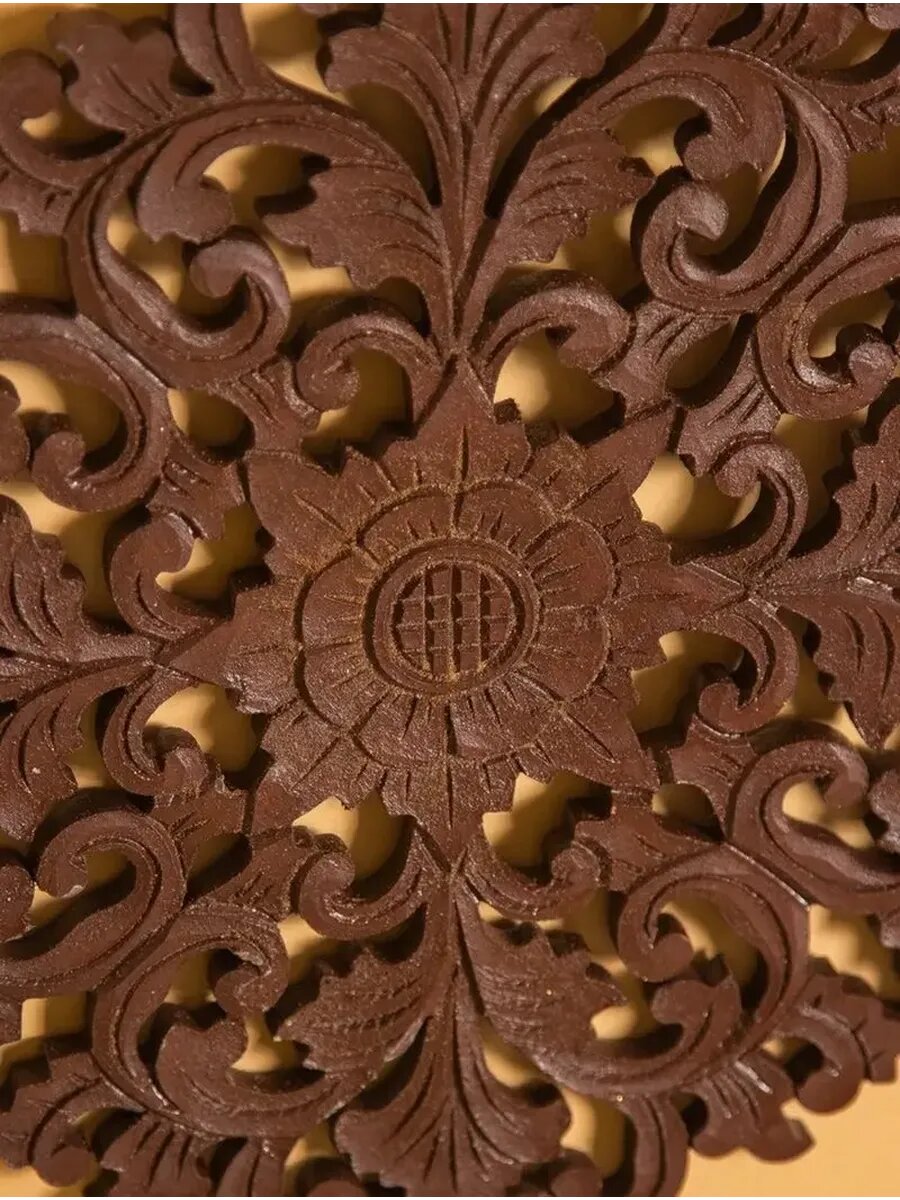 Элегантное декоративное панно с цветочным узором