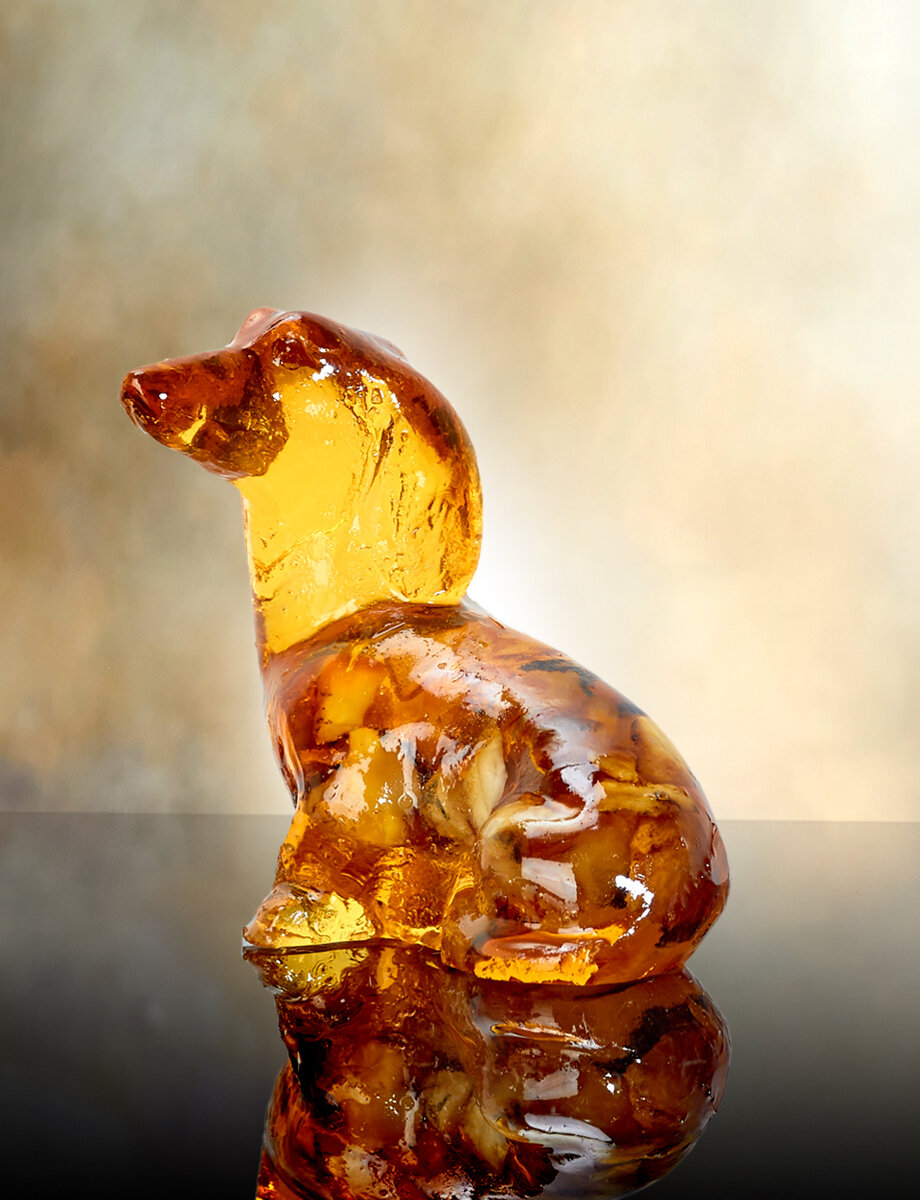 Фигурка Янтарь России "Такса" из натурального янтаря и эпоксидной смолы, 5х6х4 см