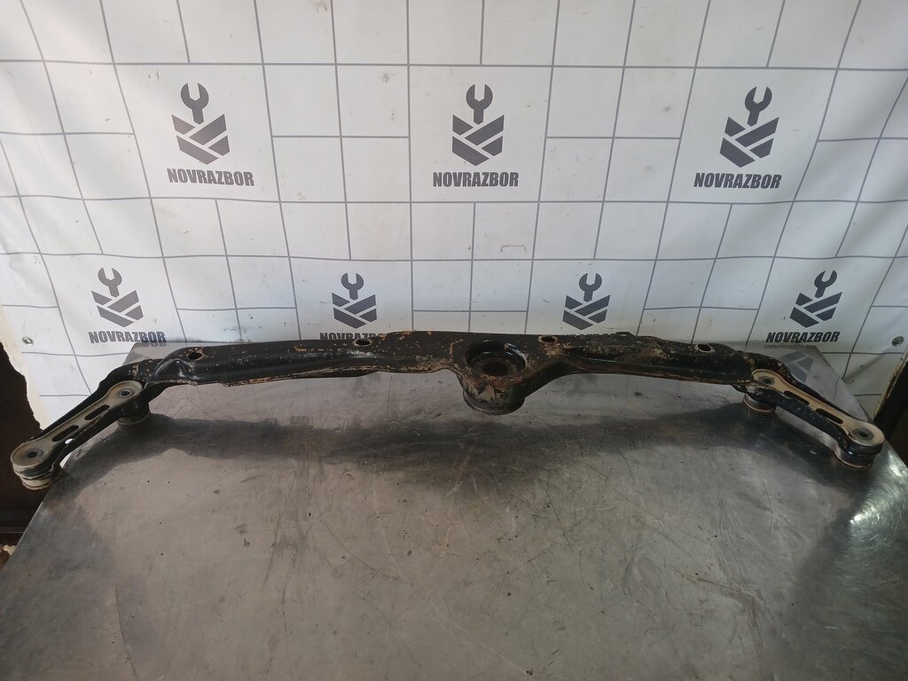 Балка подрадиаторная VW Golf 3 Vento 91-97