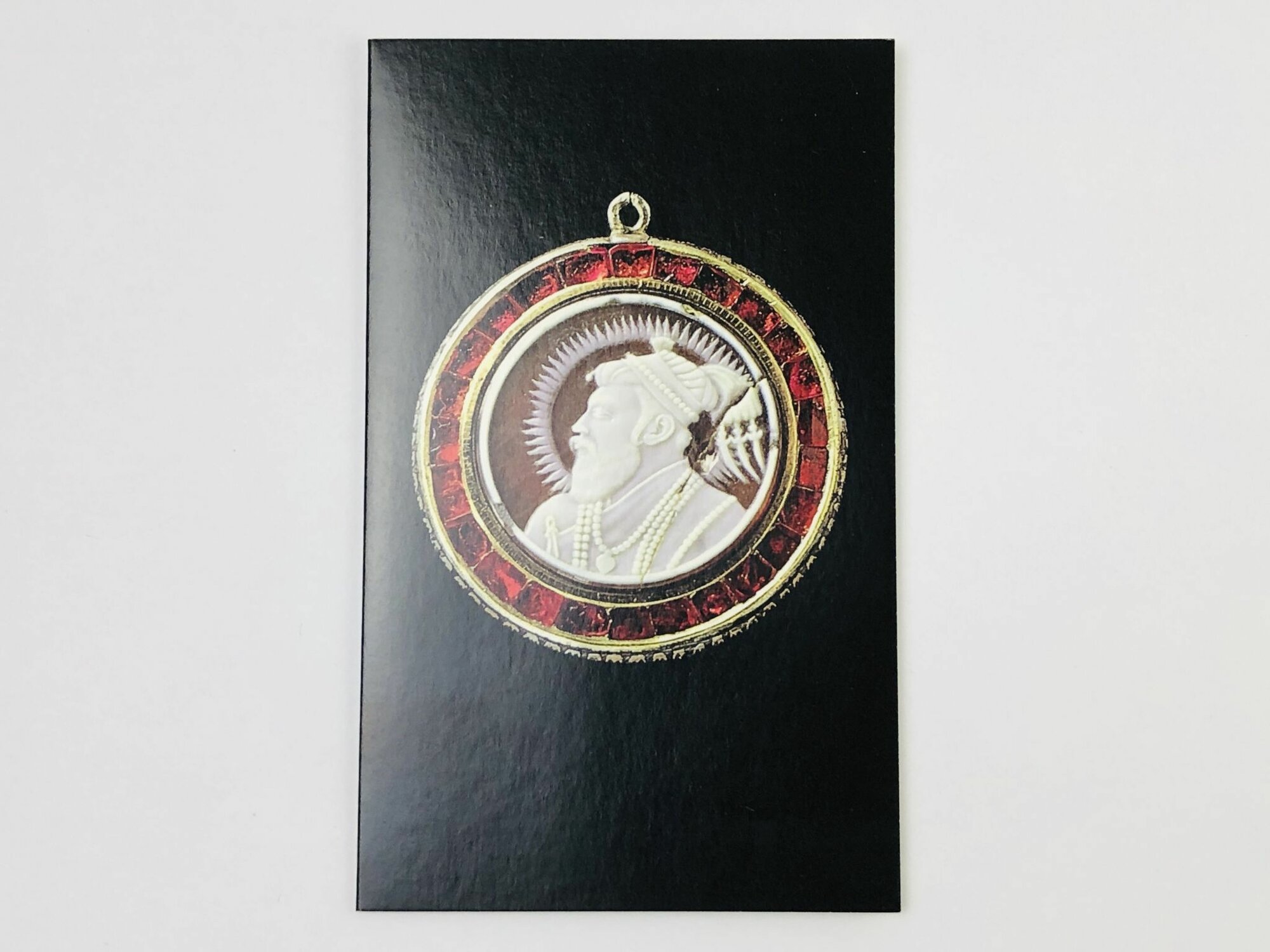 Двойная открытка. Подвеска с портретом-камеей императора Шах-Джахана. Индия, владения Моголов