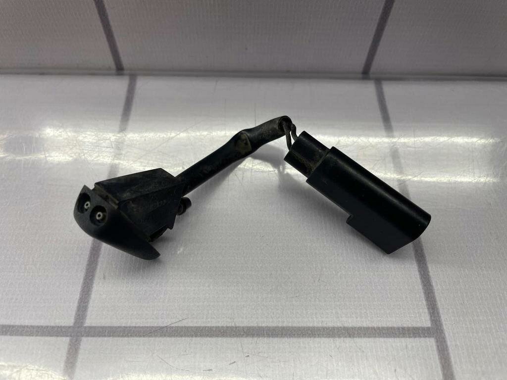 Форсунка омывателя лобового стекла Ford Focus 1 1998-2004