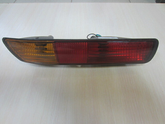 Фонарь задний в бампер левый совместим с Mitsubishi Pajero 3 2000-2003 MR508783