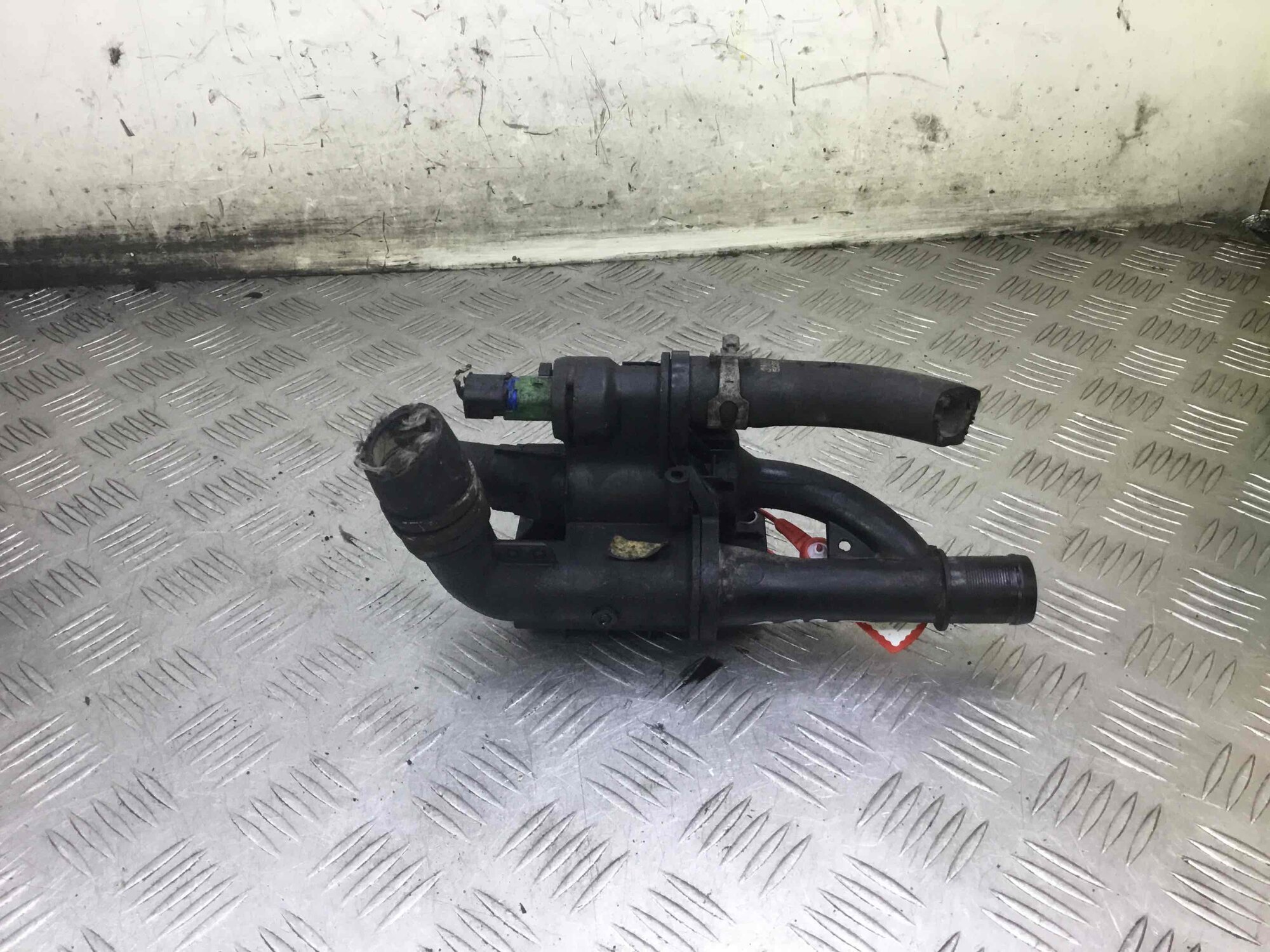 Б/У Корпус термостата Ford Focus 2 поколение (2005-2008) 2010 г.