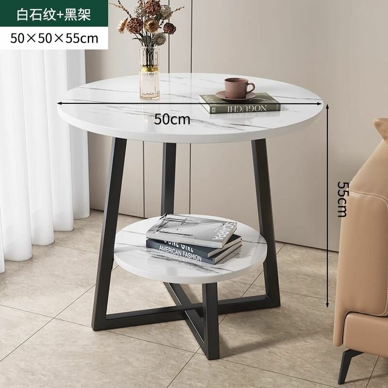 Маленький столик на террасе