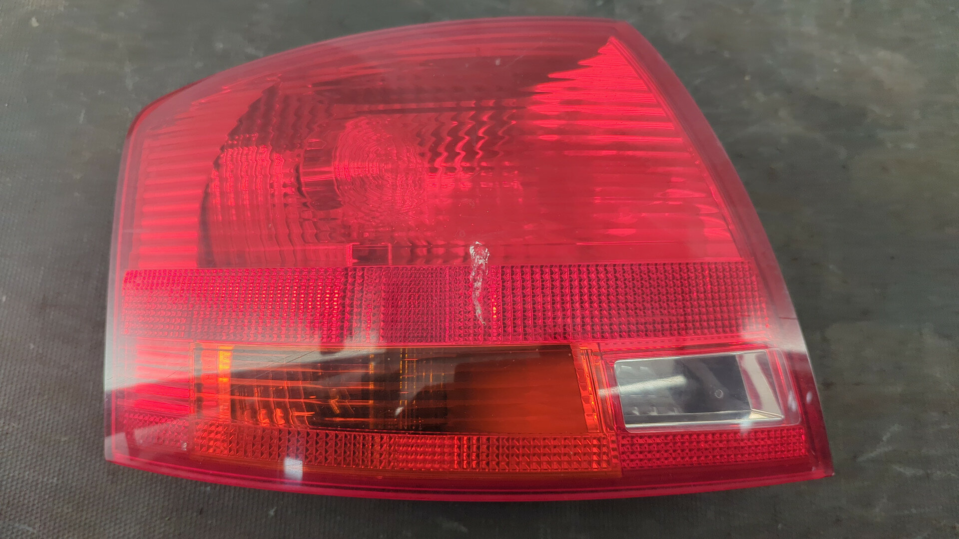 Фонарь (задний) левый Audi A4 (B7) Б/У