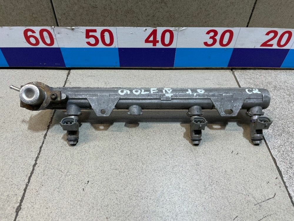 Форсунка инжекторная Volkswagen Golf Mk4 1.6 036906031T