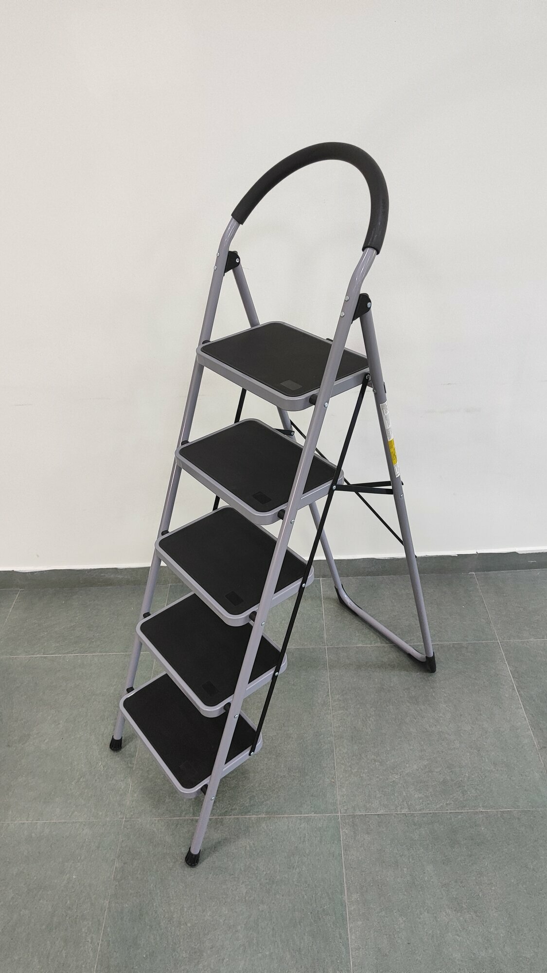 Стремянка складная 5 ступеней, высокая 160 см, усиленная до 150 кг, широкие ступени, дуга безопасности, профессиональная