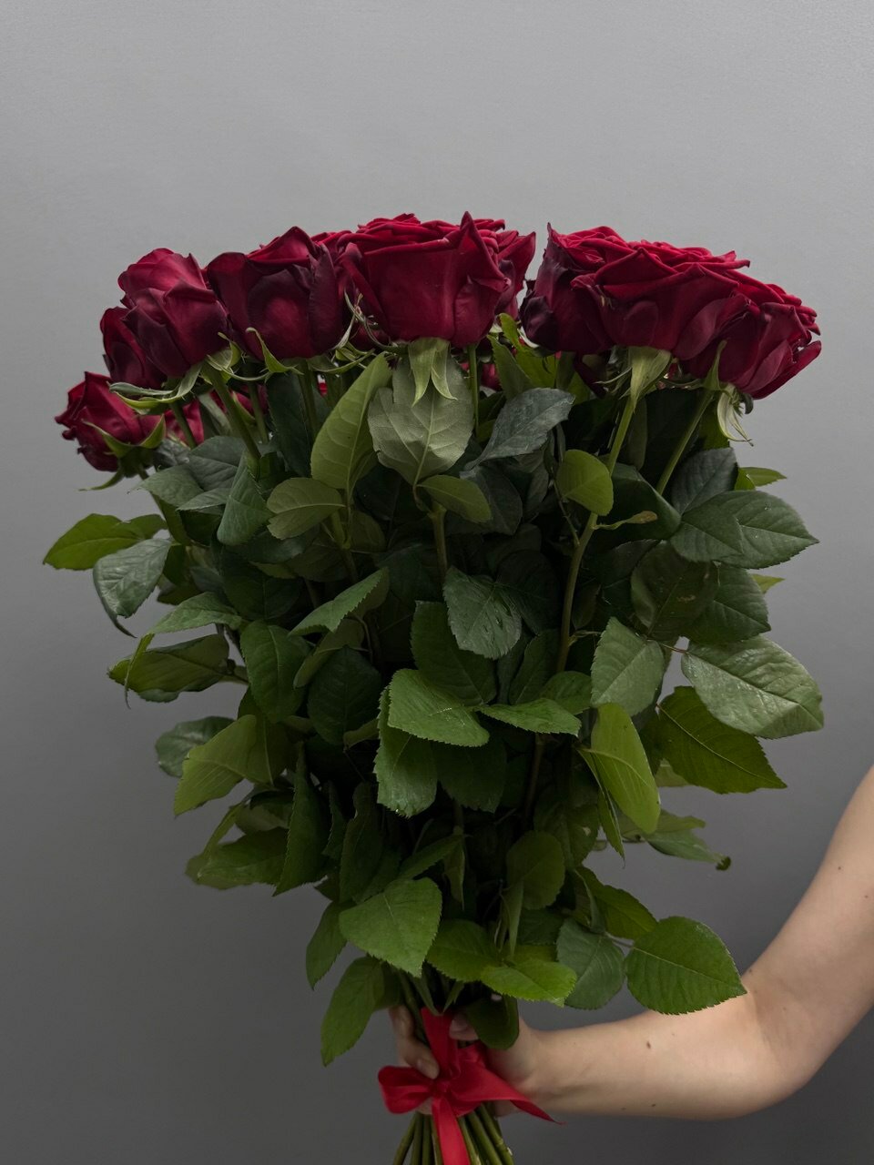 Букет красных роз 31 штука, от "Exotica flowers", размер М Высота 70 см