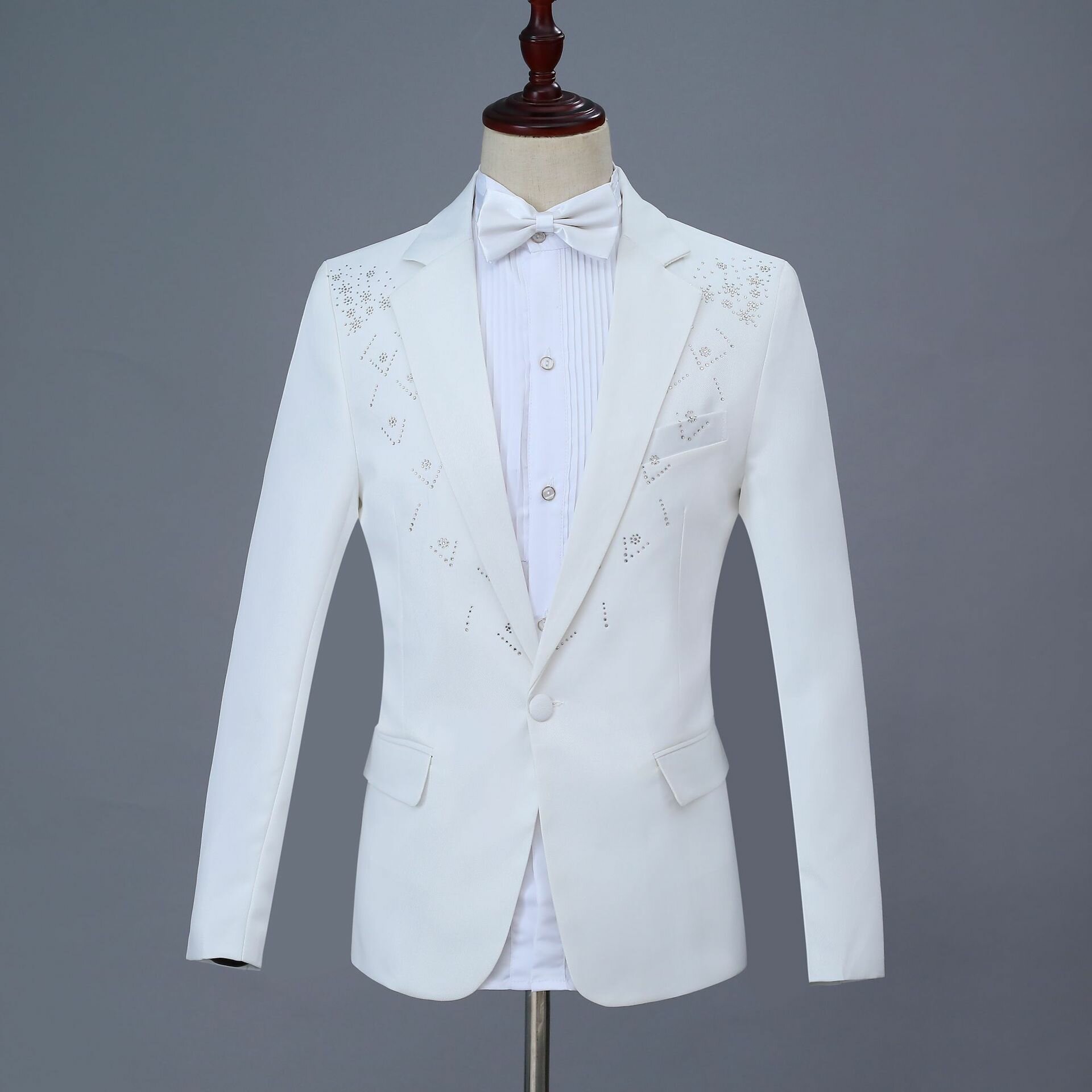 Костюм, белый с серебряными бриллиантами, XXL, рост 185, вес 180 кг