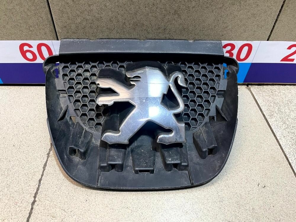 Эмблема Peugeot 308 7810S5