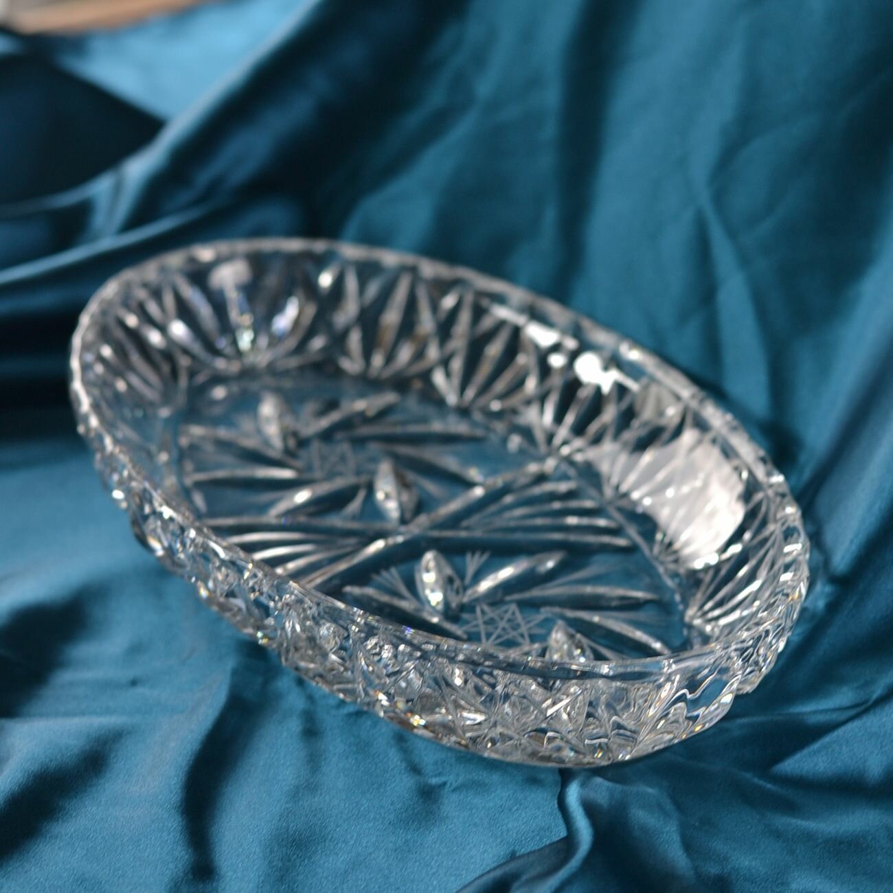 Блюдо лоток из хрусталя Неман Стеклозавод "Мельница" (4712 700/3), для сервировки стола, тортовница стеклянная, сервировочная тарелка, шубница