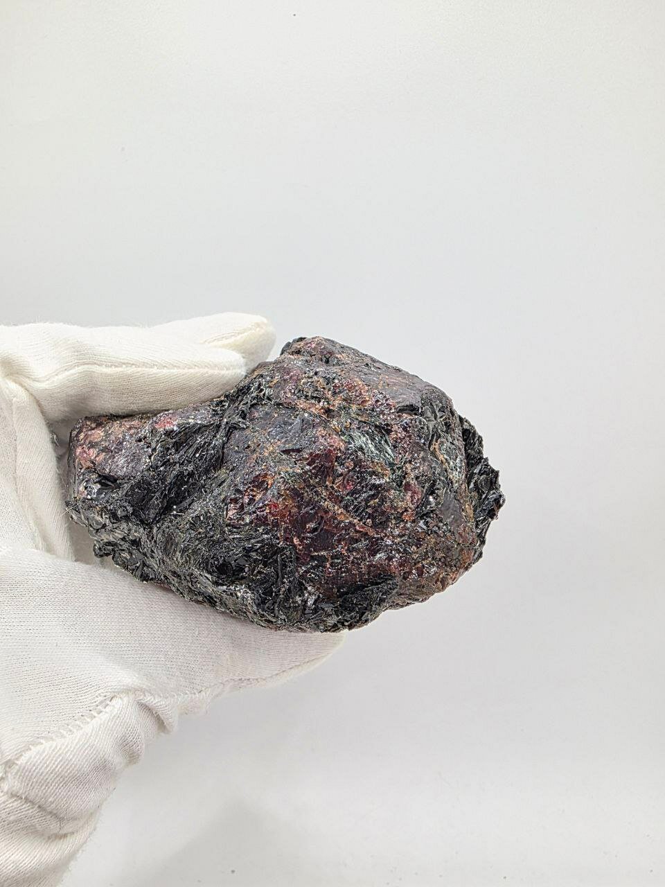 Гранат (альмандин) коллекционный 89 мм, 642 г, Северная Карелия