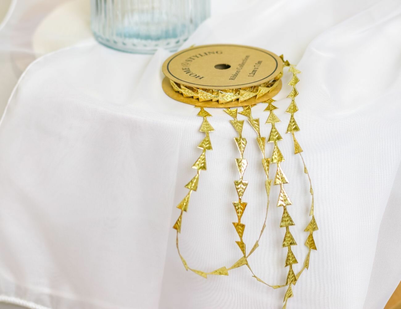 Лента для декорирования арболь: ёлочки, полиэстер, золотая, 1,2 см х 7,5 м, Koopman International CAA811840-1