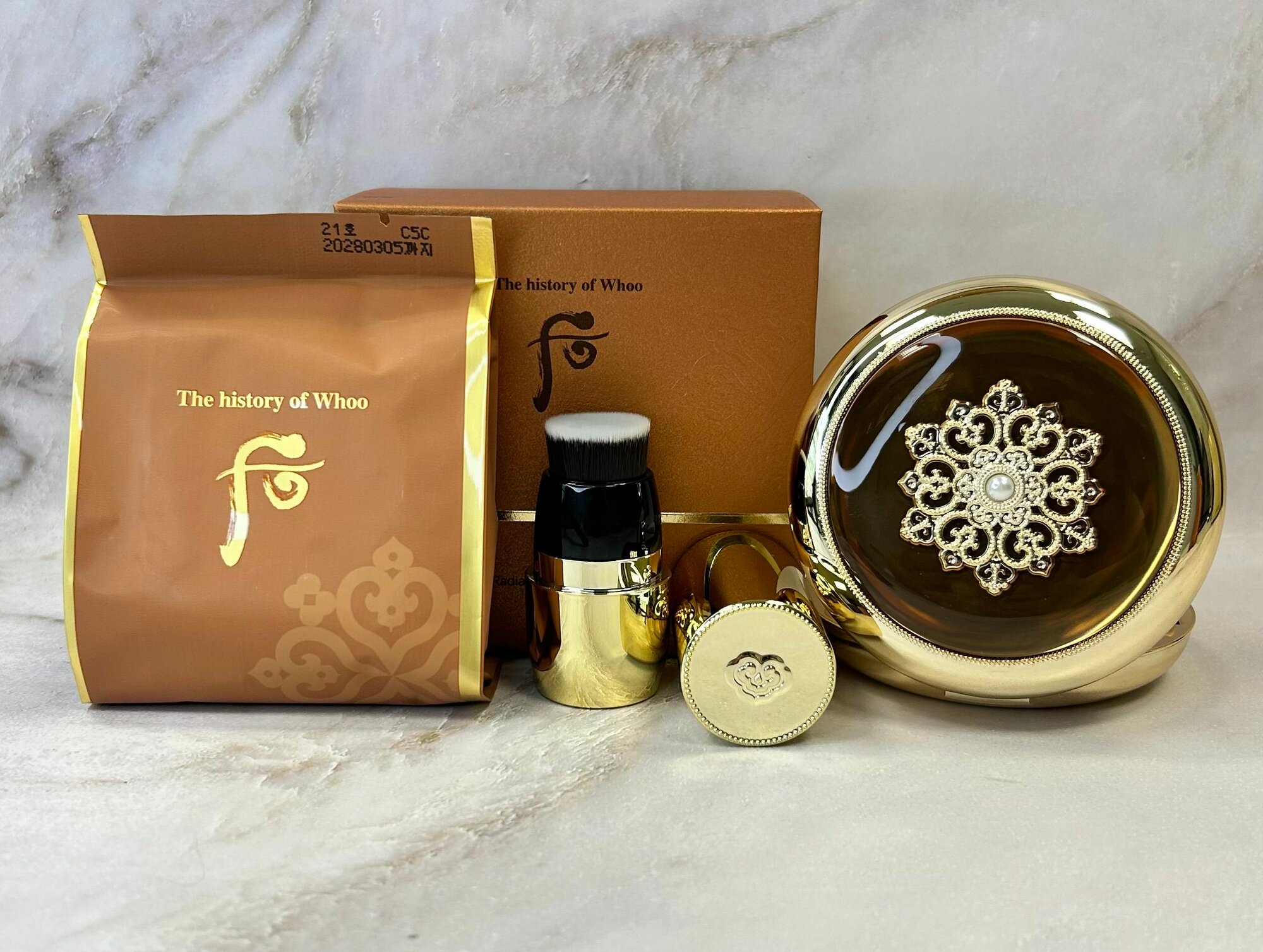 Лимитированный кушон SPF 50+ The History of whoo Radiant Essence (21 тон)