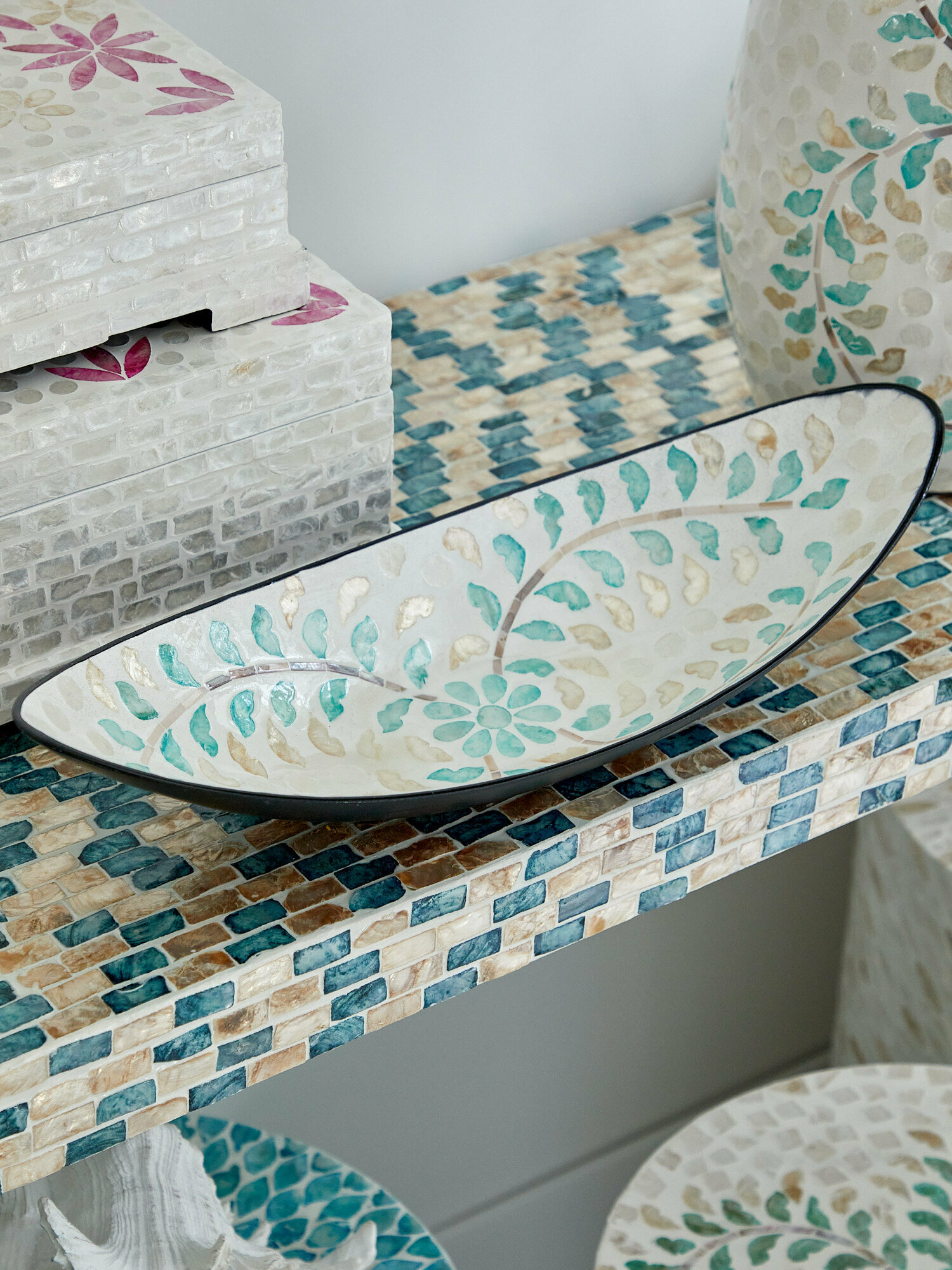 67-005 Блюдо декоративное с отделкой раковинами устриц 43х17х10см, Glasar