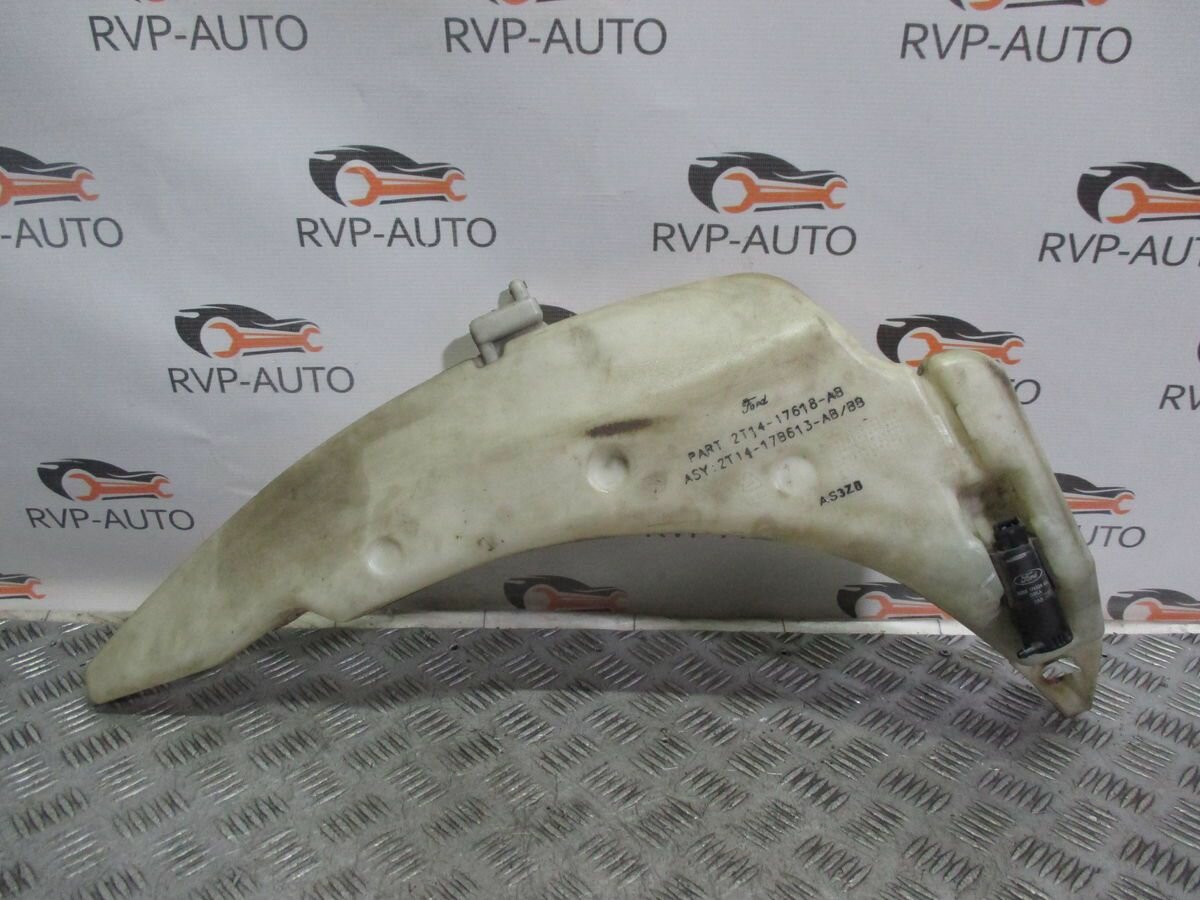 Бачок омывателя Ford Transit Connect 1.8 2001-2009 2T1417618AB
