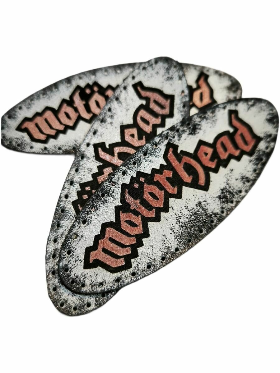 Кожаная рок нашивка MOTORHEAD овал 38х100 мм, натуральная кожа, красная надпись