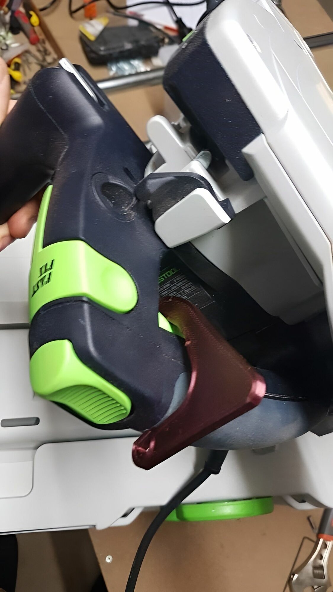 Клипса для включения пилы Festool