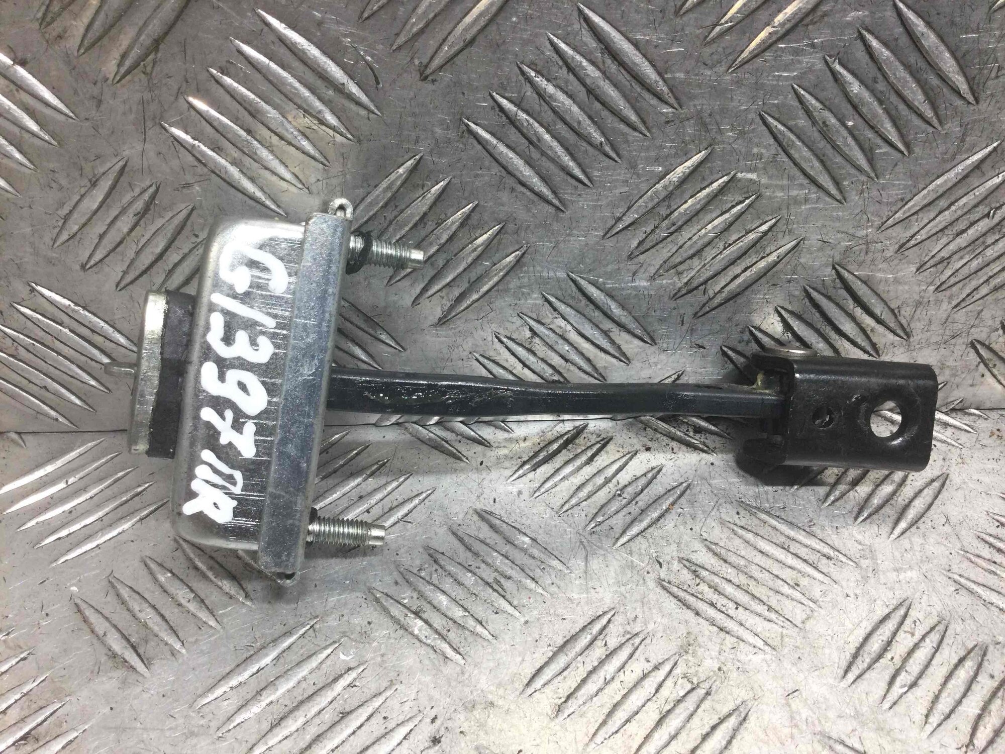 Б/У Ограничитель открывания двери передней Ford Focus 1 поколение [рестайлинг] (2001-2005) 2004 г.