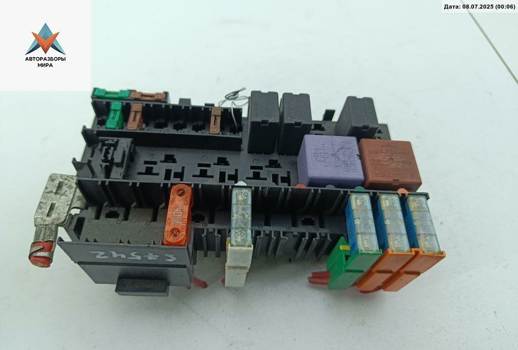 Блок предохранителей Renault Megane рест. 2001 7700497782B
