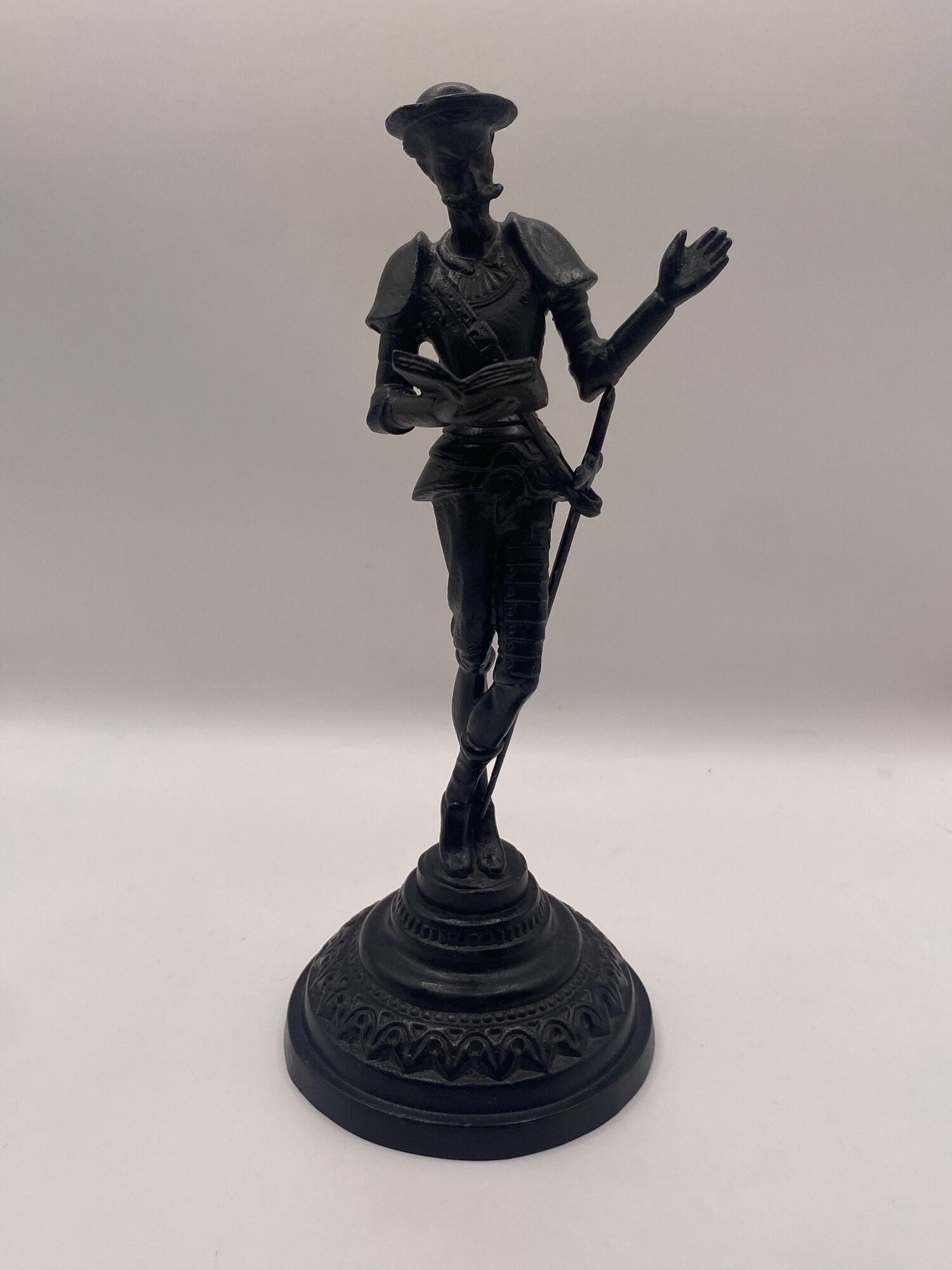 Статуэтка "Дон-Кихот". СССР. Касли 1961 год. Клеймо. Чугун. Высота: 21 см.