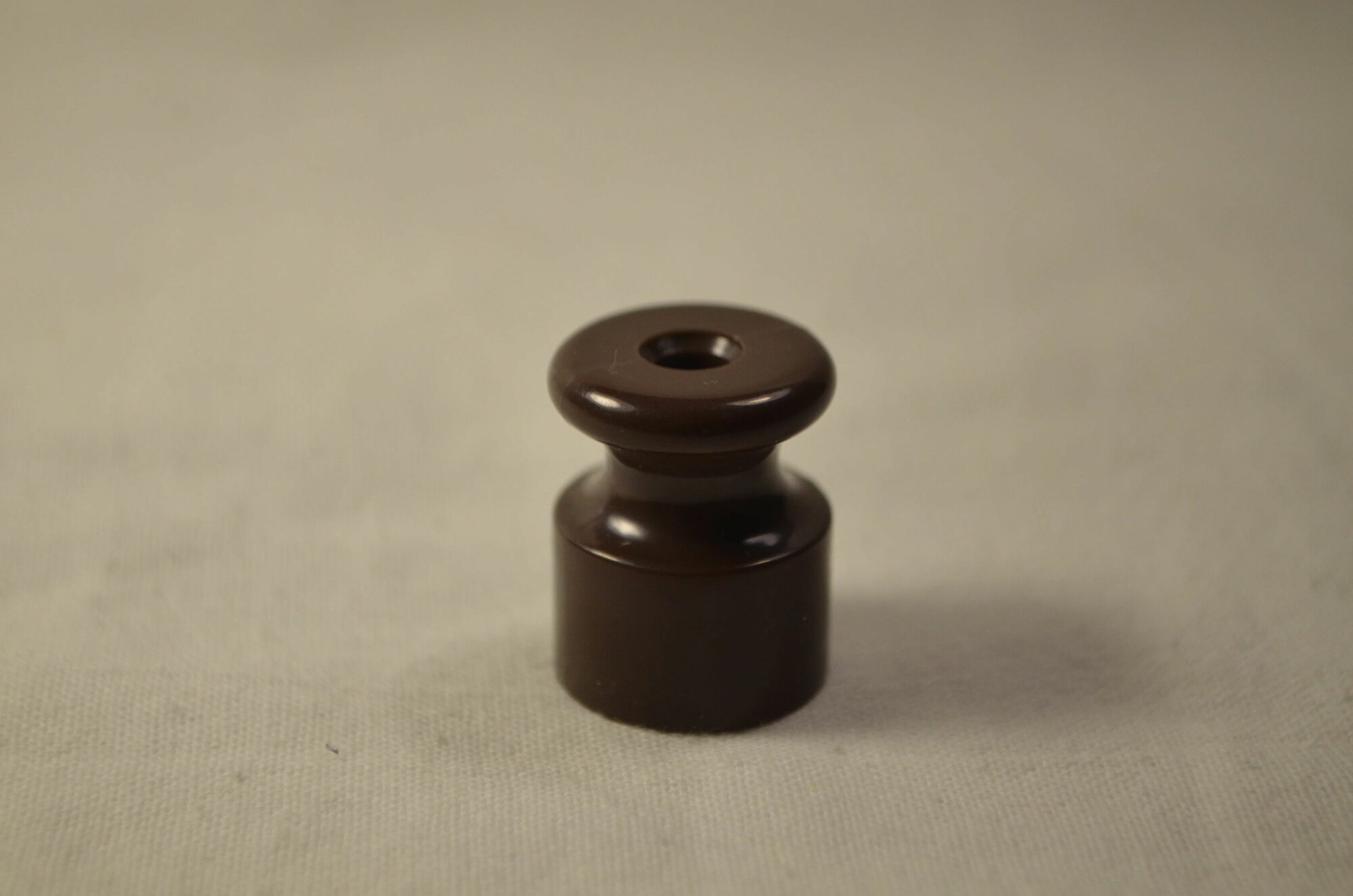 PrimaLuce Ретро изолятор, пластик, цвет коричневый, 16штук