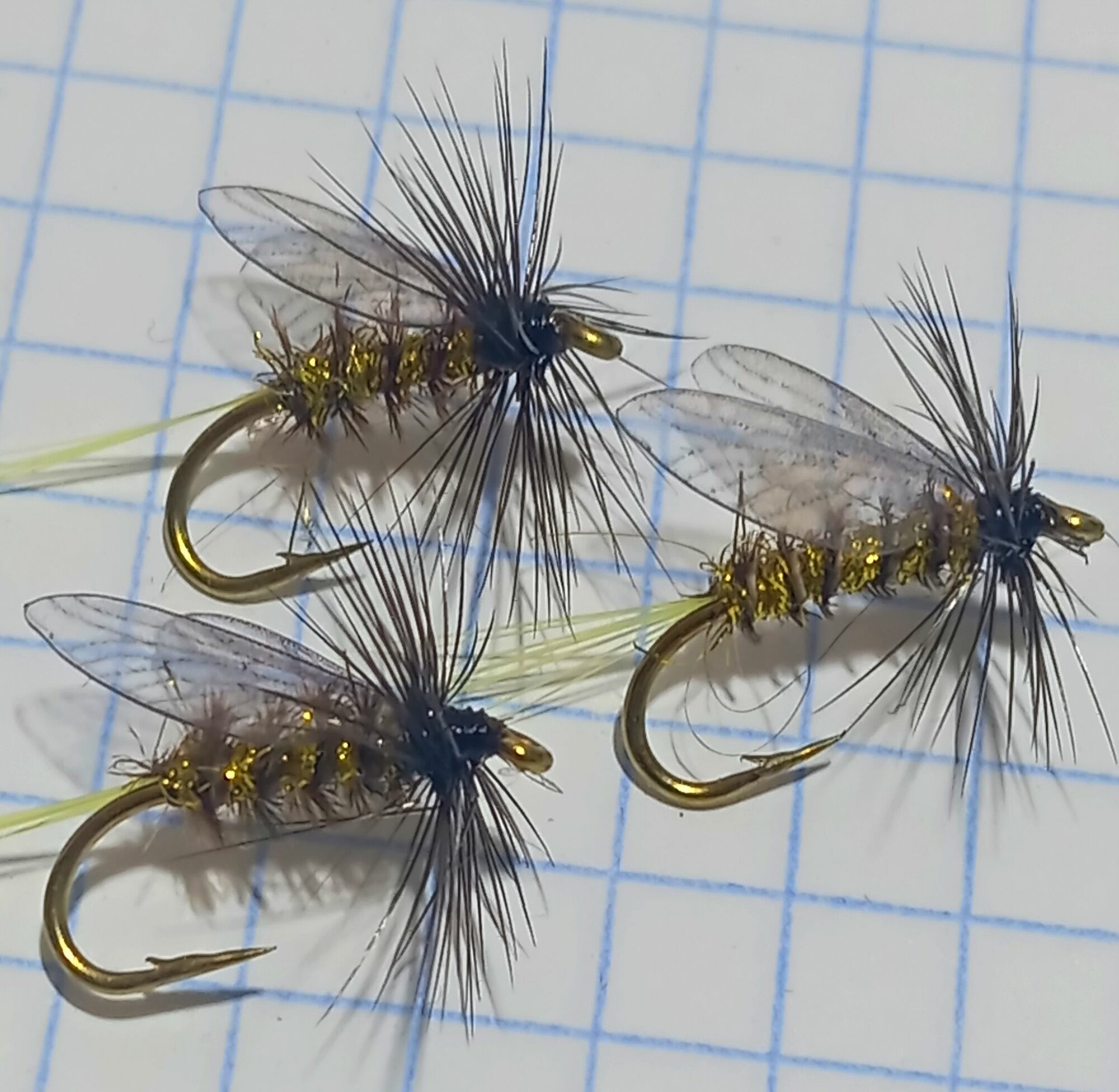 Мушка на хариуса и другую рыбу. На одинарном крючке. Набор 3 штуки.