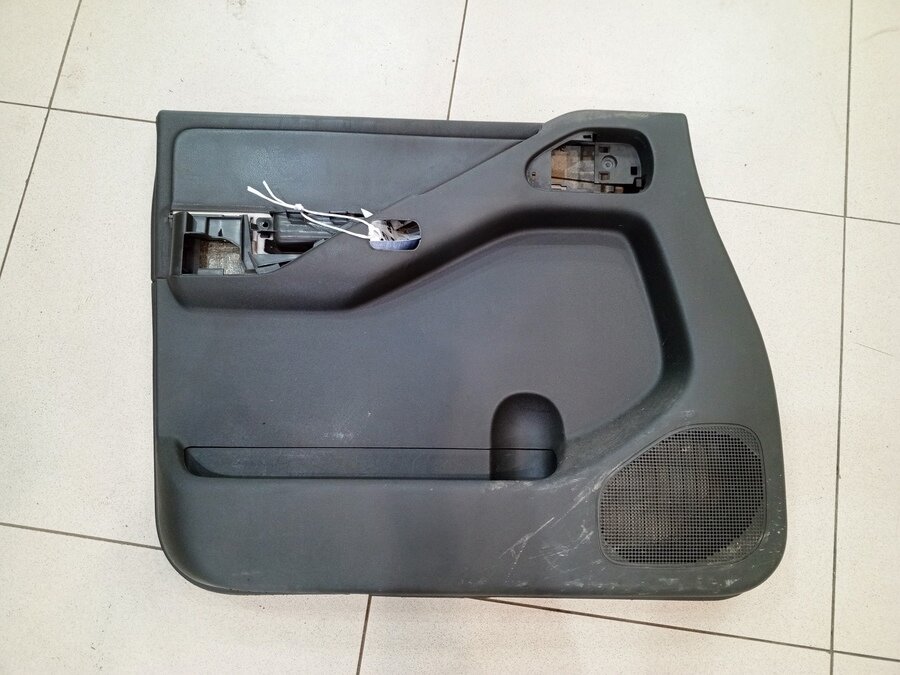 Обшивка двери передней левой от Nissan Pathfinder R51 2005-2014