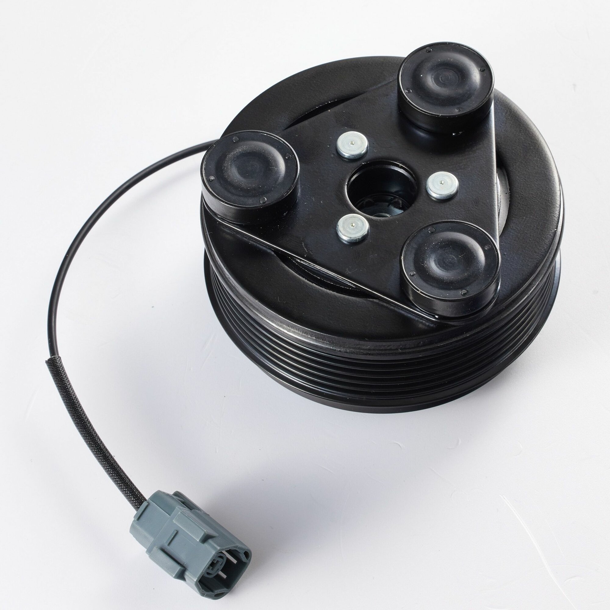 Муфта компрессора кондиционера Mazda CX-7 2.3i (2007–2011), электромагнитная, шкив 100 мм, 6 ручьёв