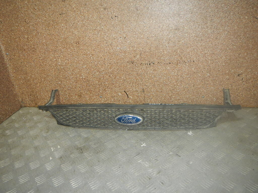 Б/У Решетка радиатора, Ford (Форд)-S-MAX (06-10) FORD S-MAX (06-10) С эмблемой(царапины). Сломано 2 крепления,трещина на ...
