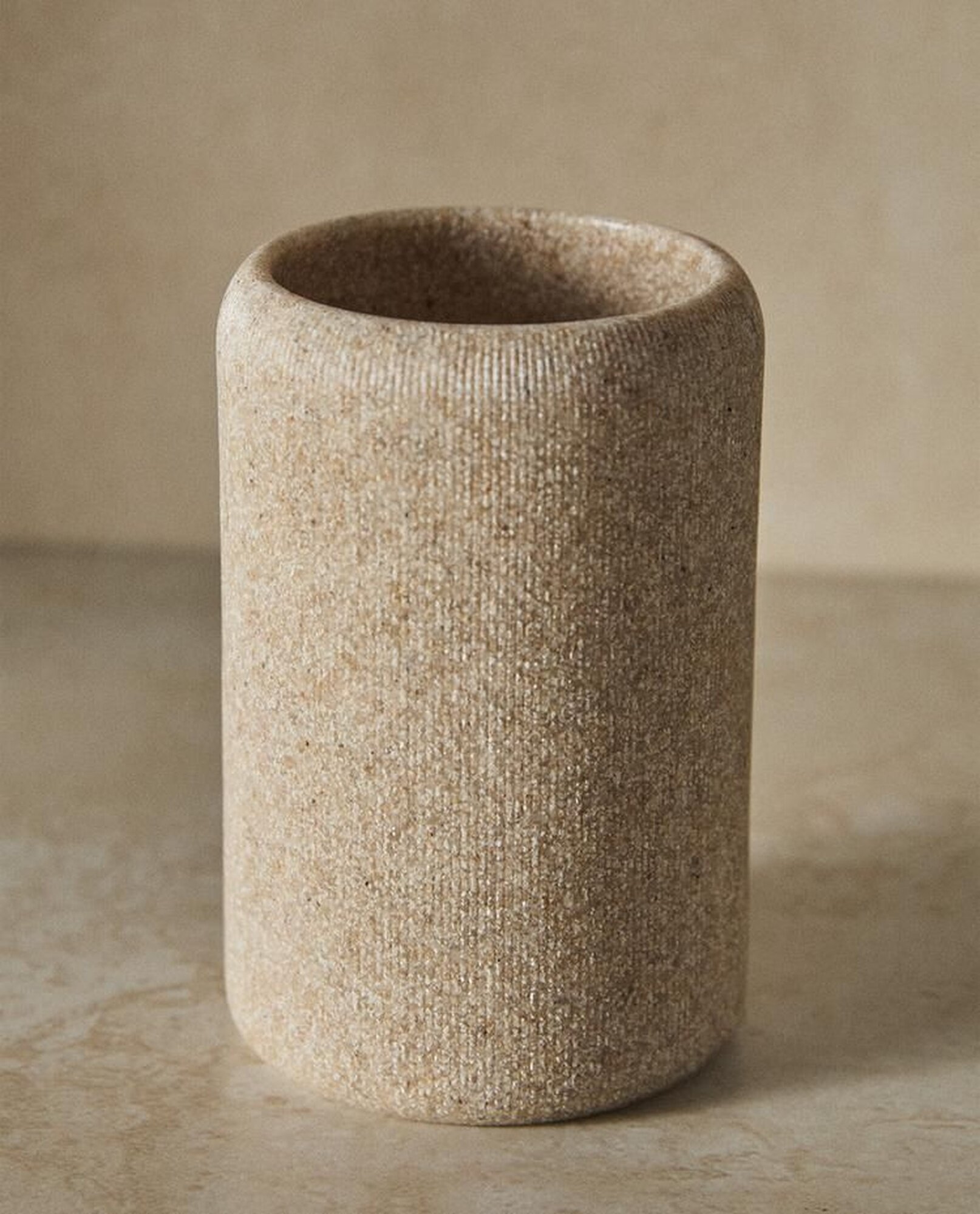 Подставка для зубных щеток из смолы, 11 х 7,5 см, бежевый, ZARA HOME, 4519/104