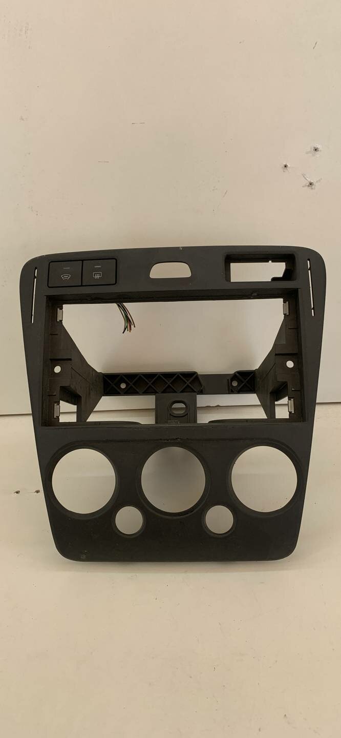 Рамка магнитолы Ford Fusion рест. 2008 N047B04