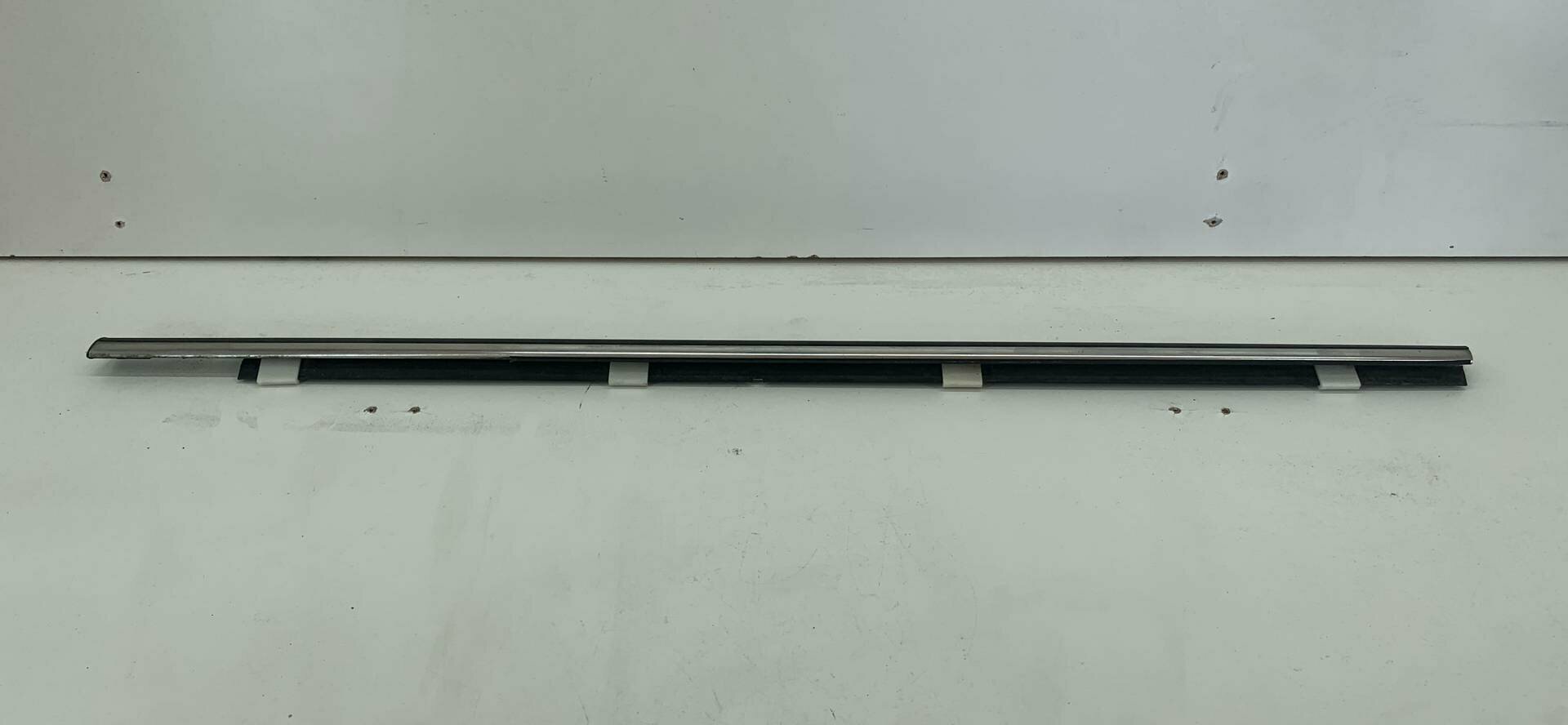 Молдинг двери задней левой Hyundai Lantra 2 рест. 1999