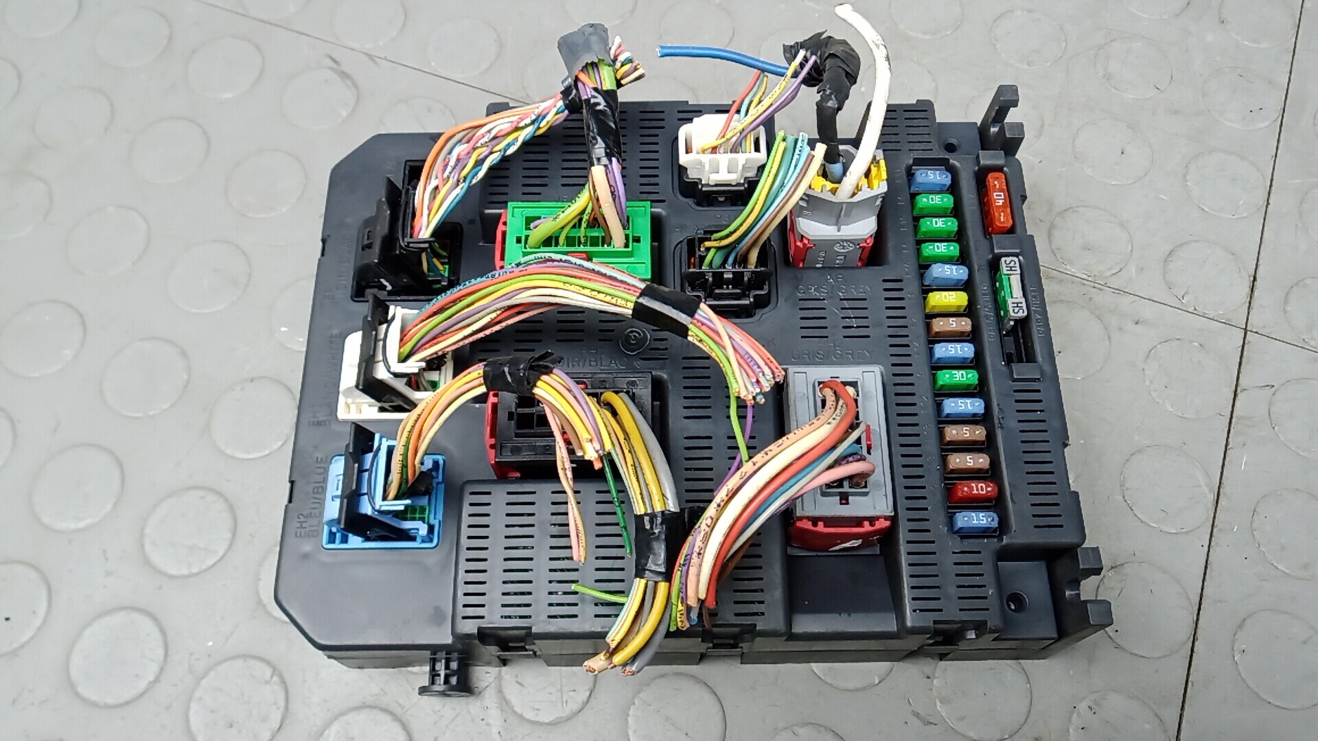 Блок предохранителей PEUGEOT 308 1