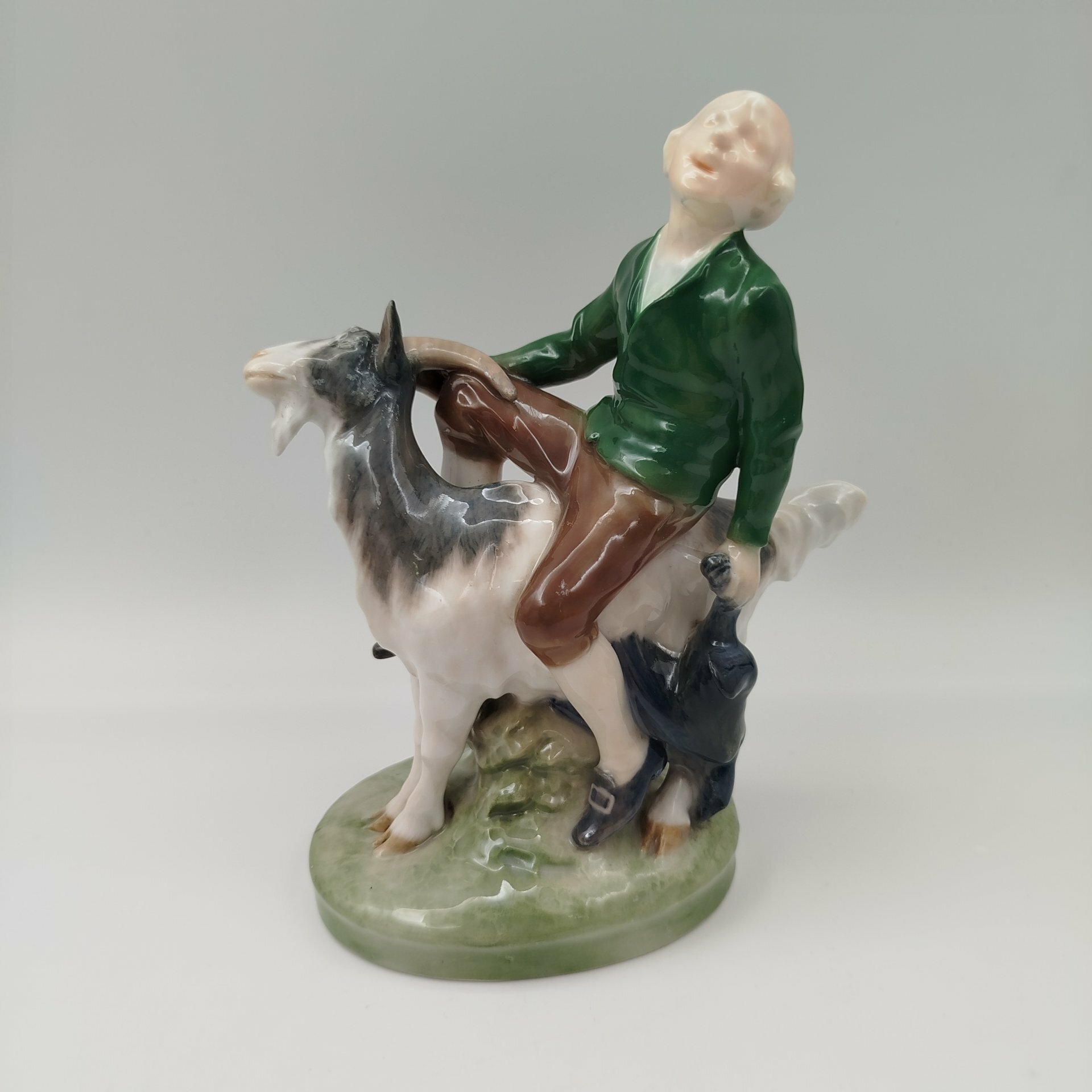 Статуэтка "Ханс-Дурак на козле", фарфор, роспись, Royal Copenhagen, Дания, 1889-1922 гг.