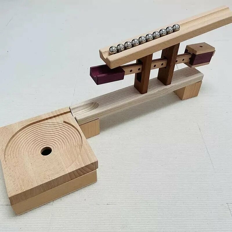 Деревянный конструктор с шарами и пусковой установкой, развивающая игрушка из бука для детей от 3 лет (20 элементов)
