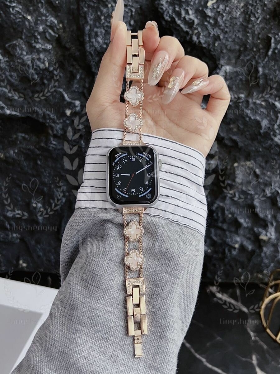 Металлический ремешок для Apple Watch Series 10-11 42мм/ Series 1-9 & SE 38мм, 40мм, 41мм/ SE 3 40мм, металлическая застёжка-цепочка с инкрустацией бриллиантами (в форме четырехлистного клевера)