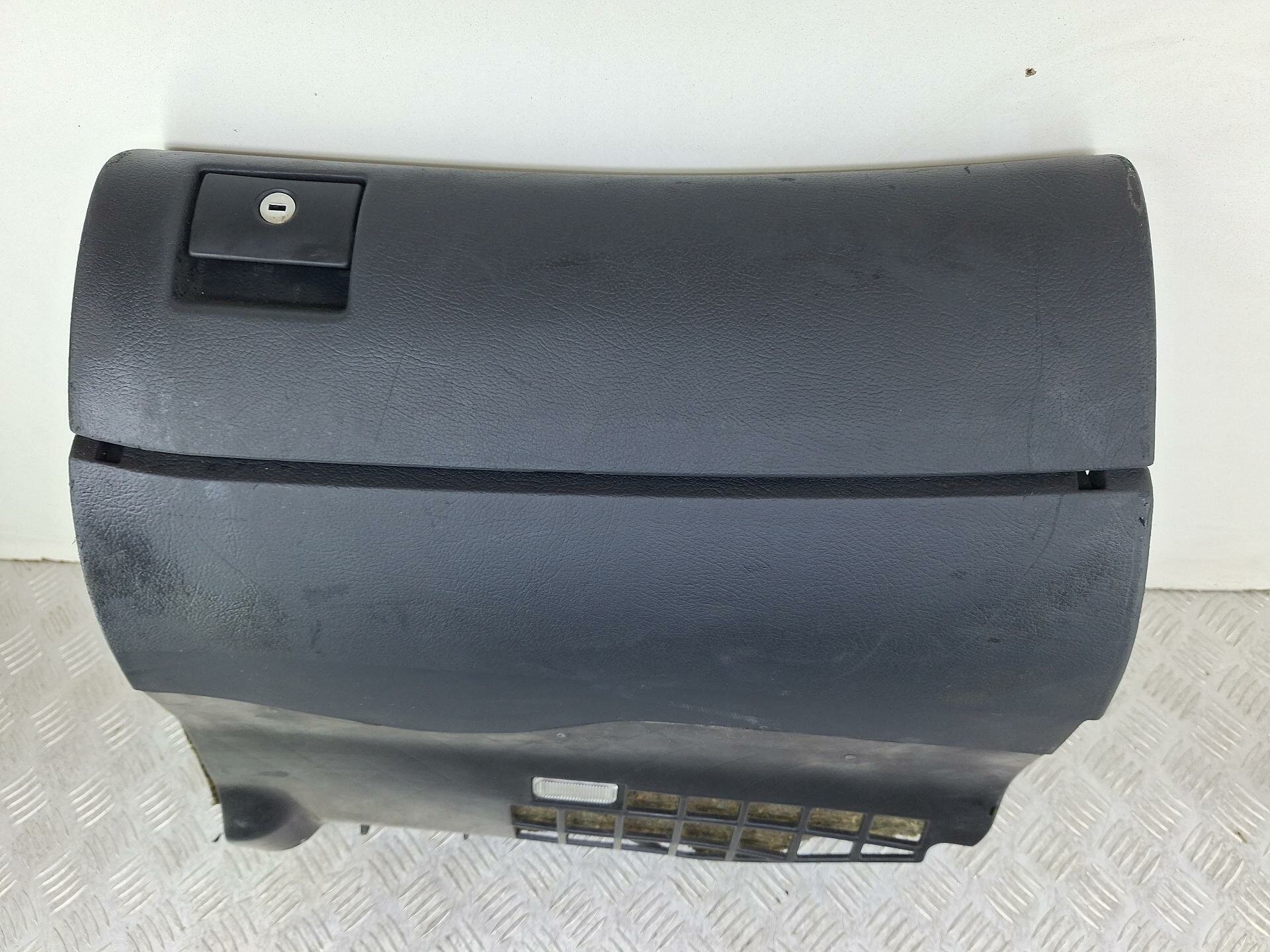 Бардачок Audi A4 B5 1997 8D1857035