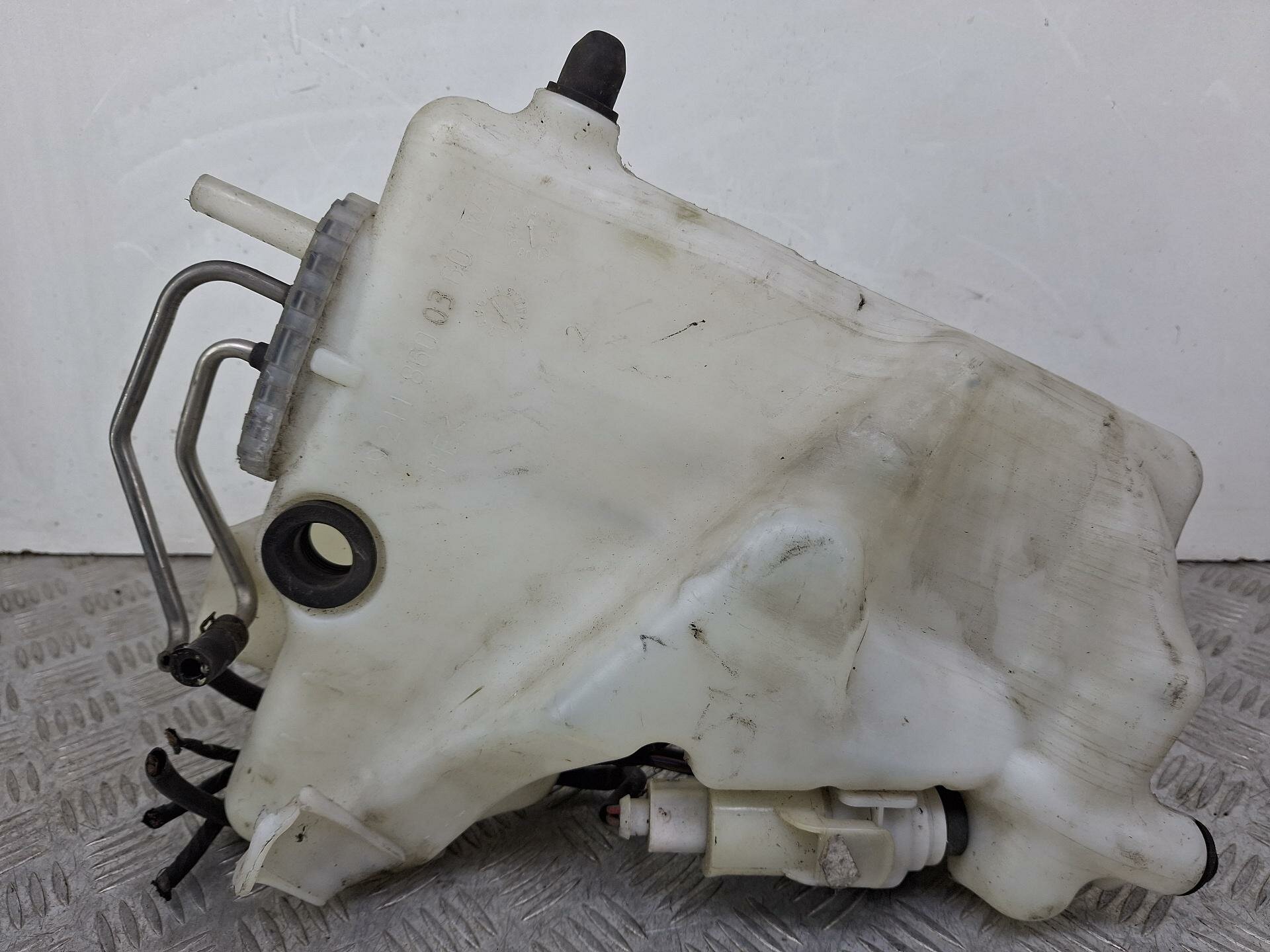 Бачок омывателя Mercedes-Benz E W211 2004 2118600360