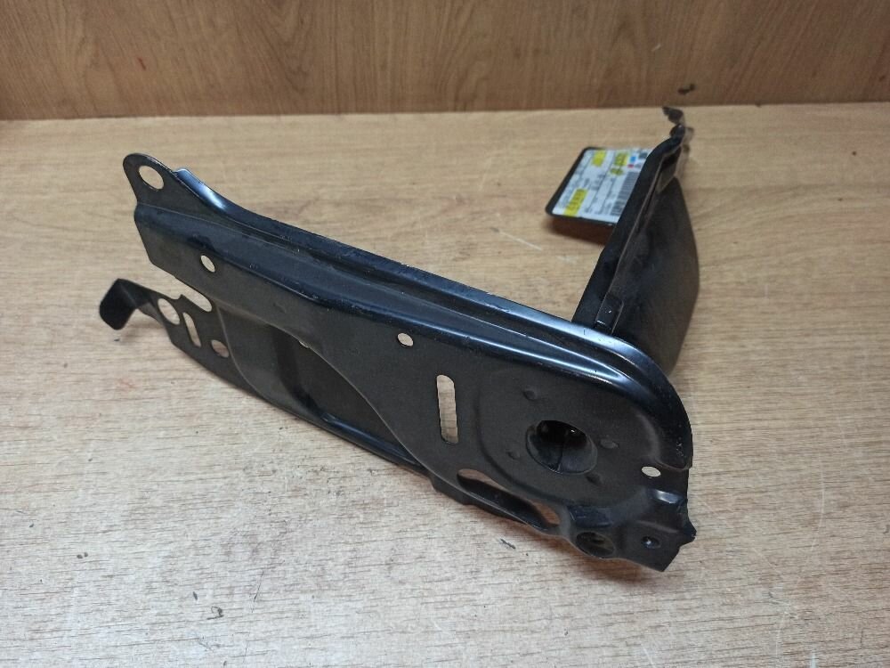 Передняя панель кронштейн фары Audi 80 B4 Новый 8G0805856A