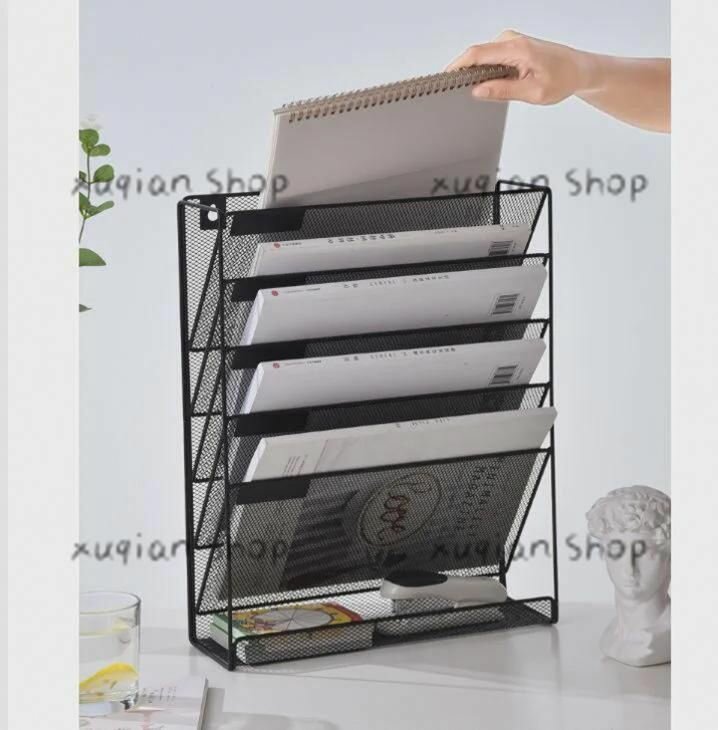 Настенный органайзер-держатель для журналов, газет и документов формата А4, выполнен из прочного материала, навесной, идеально подойдет для использования в офисе, дома, на работе, черный