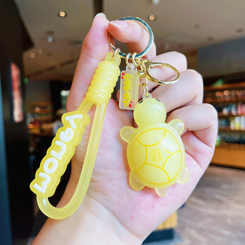 Брелок в виде светящейся в темноте черепашки, черепашка в непрозрачном пакетике, подвеска для сумки на машину, кулон в виде светящейся в темноте черепашки, желтый