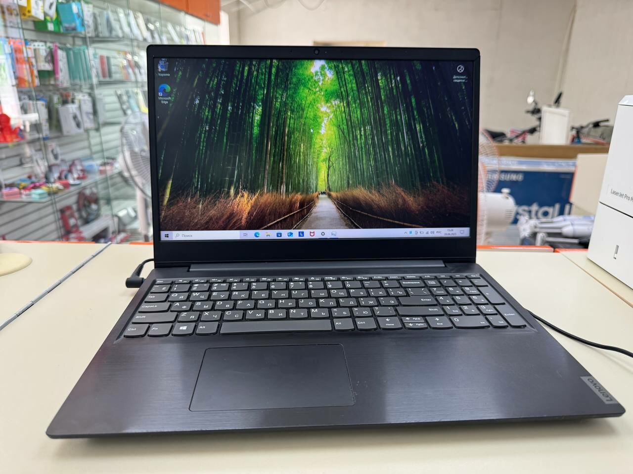 Ноутбук Lenovo AMD A6-9225, 4 Гб, SSD 256, б/у уценка