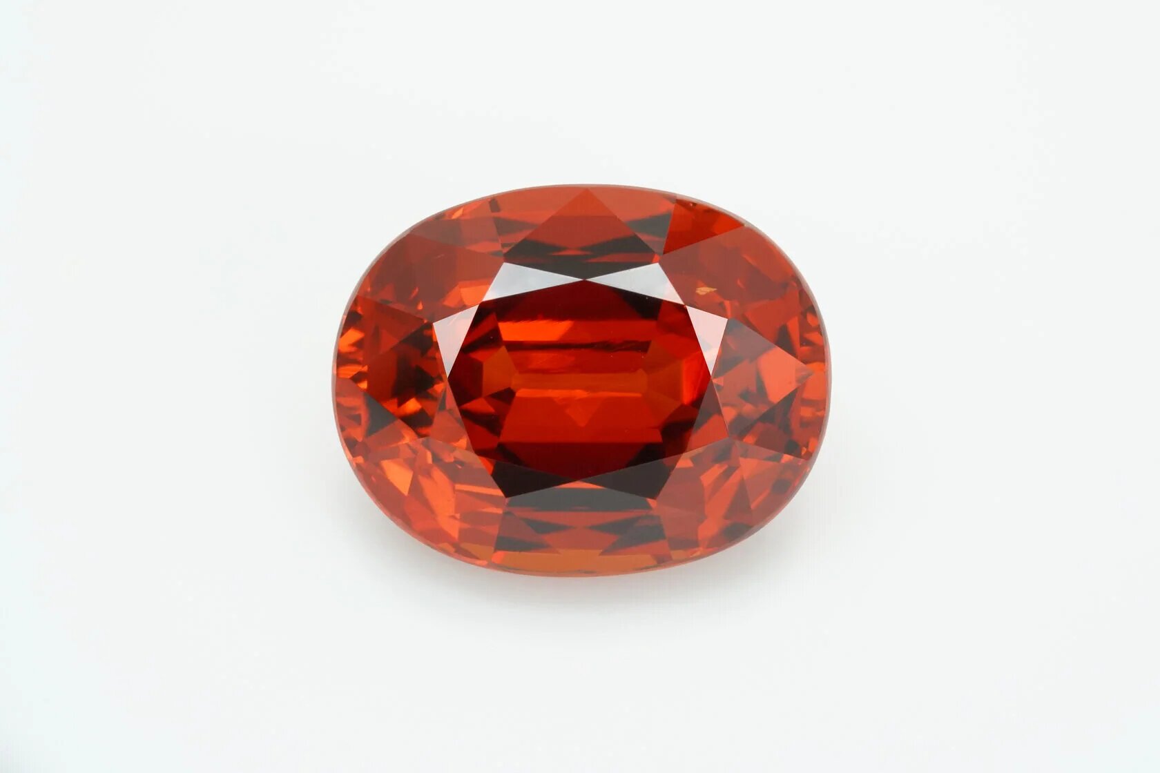 Природный Гранат-Спессартин, "Овал", вес 11.90 ct, размеры 14,23х11,19х8,05 мм