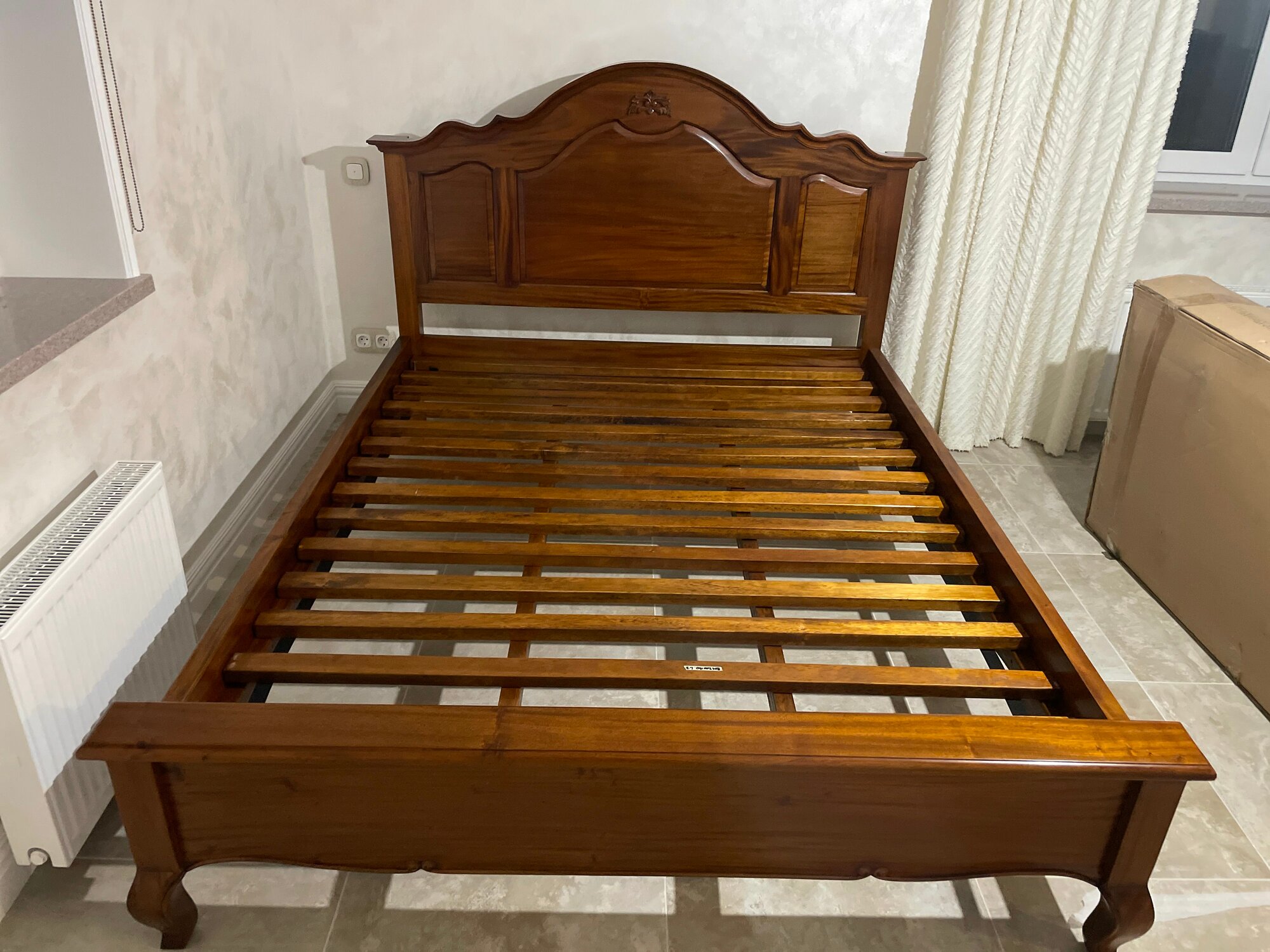 Кровать YBM200180-19 Индонезия из массива красного дерева 128х180х200см