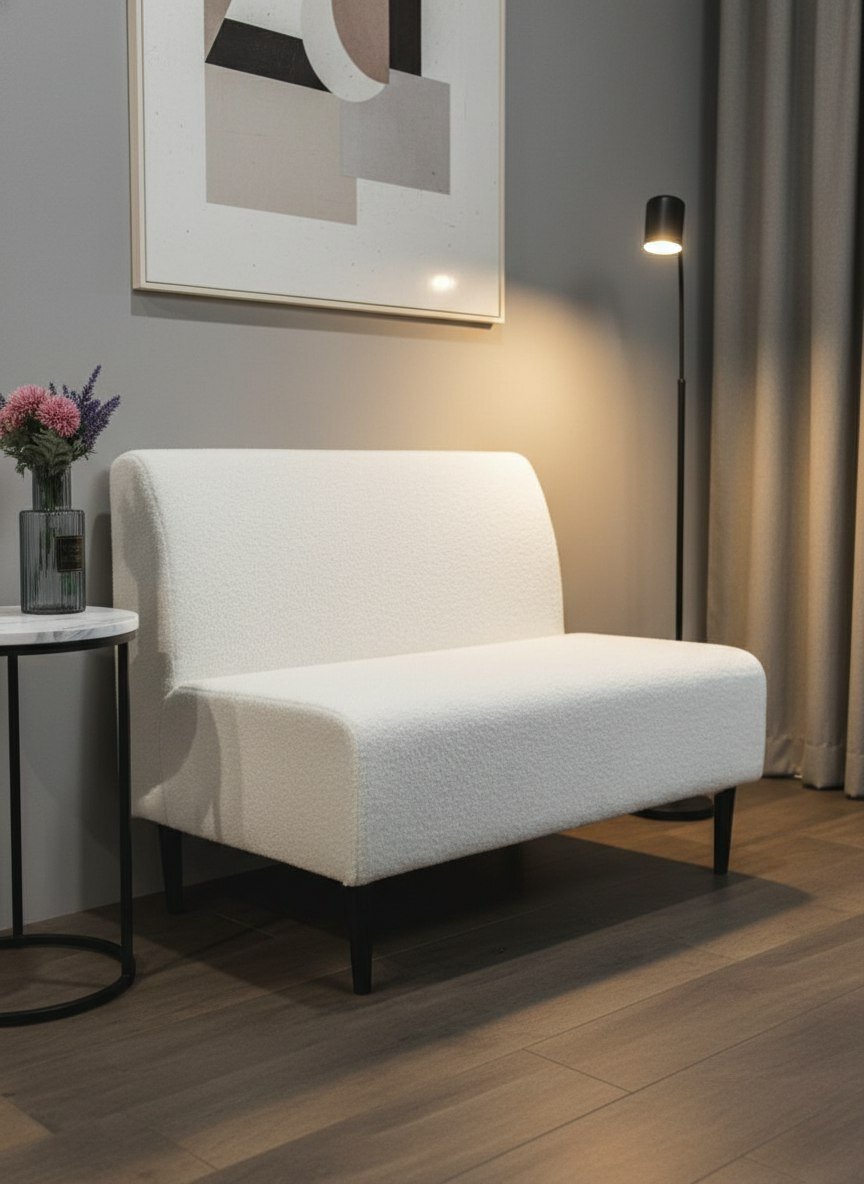 Мини диван прямой, без подлокотников, белого цвета, двухместный, на ножках