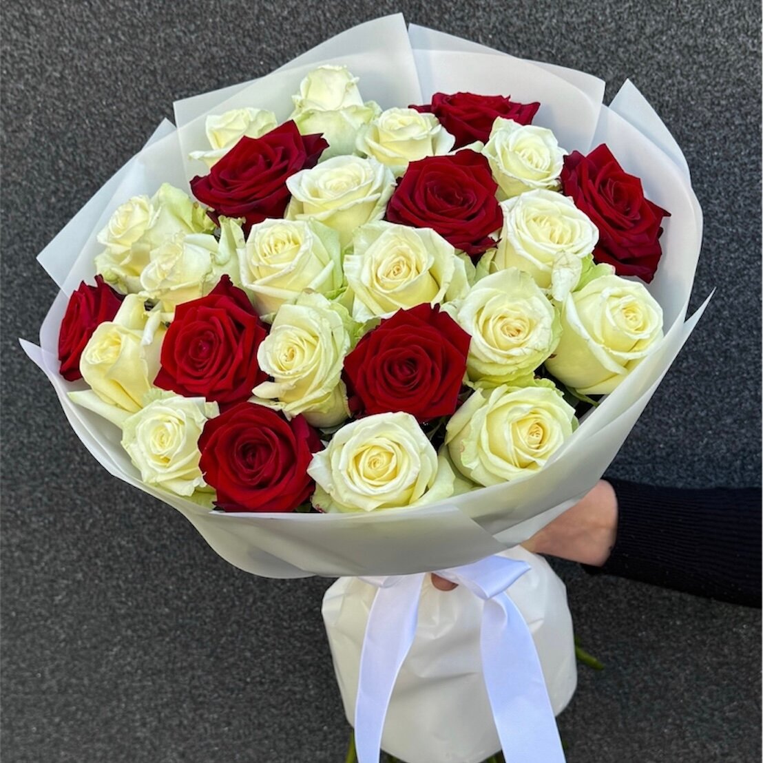 Букет из белых и красных роз 25 шт, красивый букет цветов, шикарный, премиум цветы, премиум букет